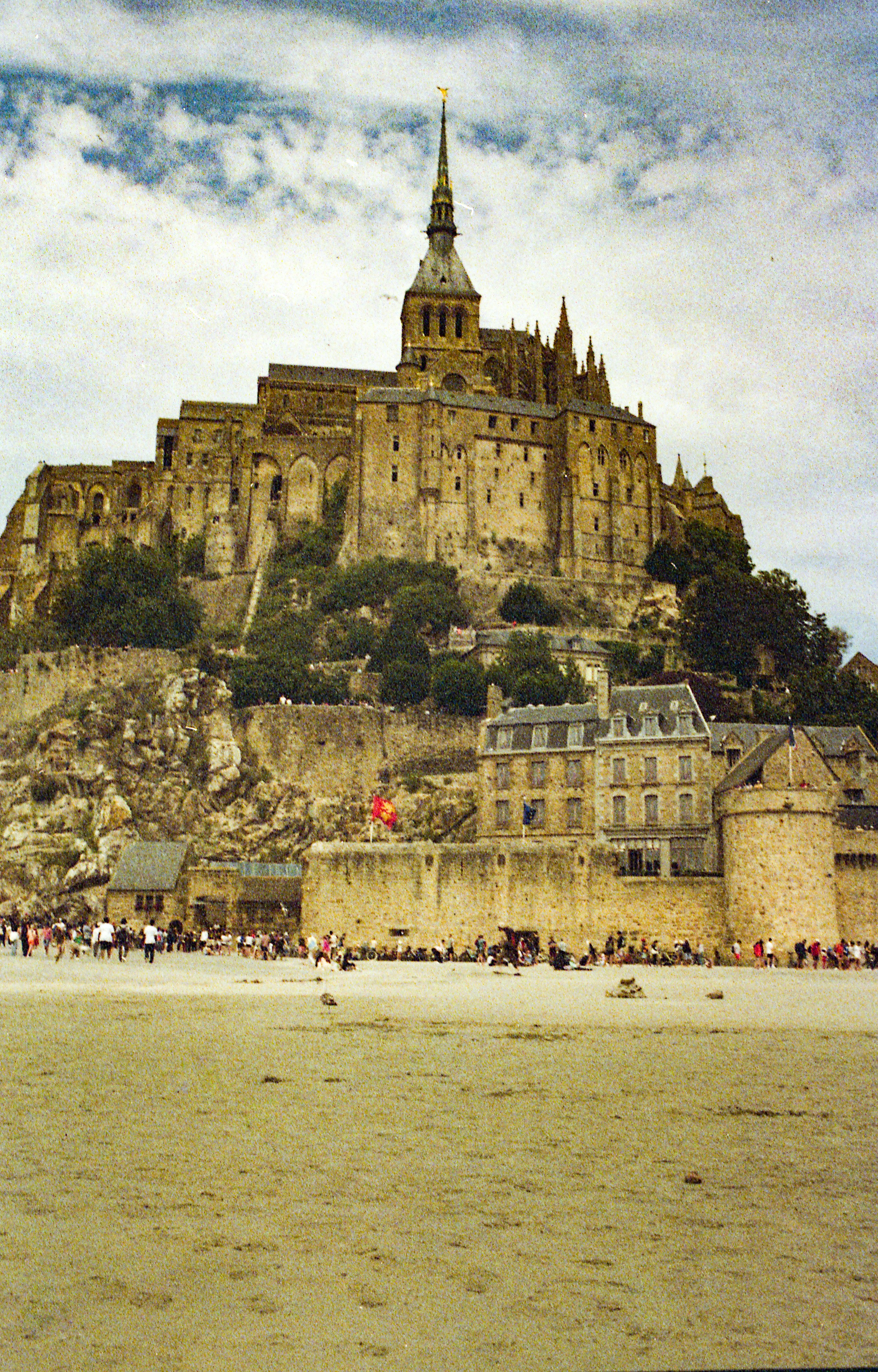 Mont-Saint-Miltre: A Limestone Fortress Reaching the Sky