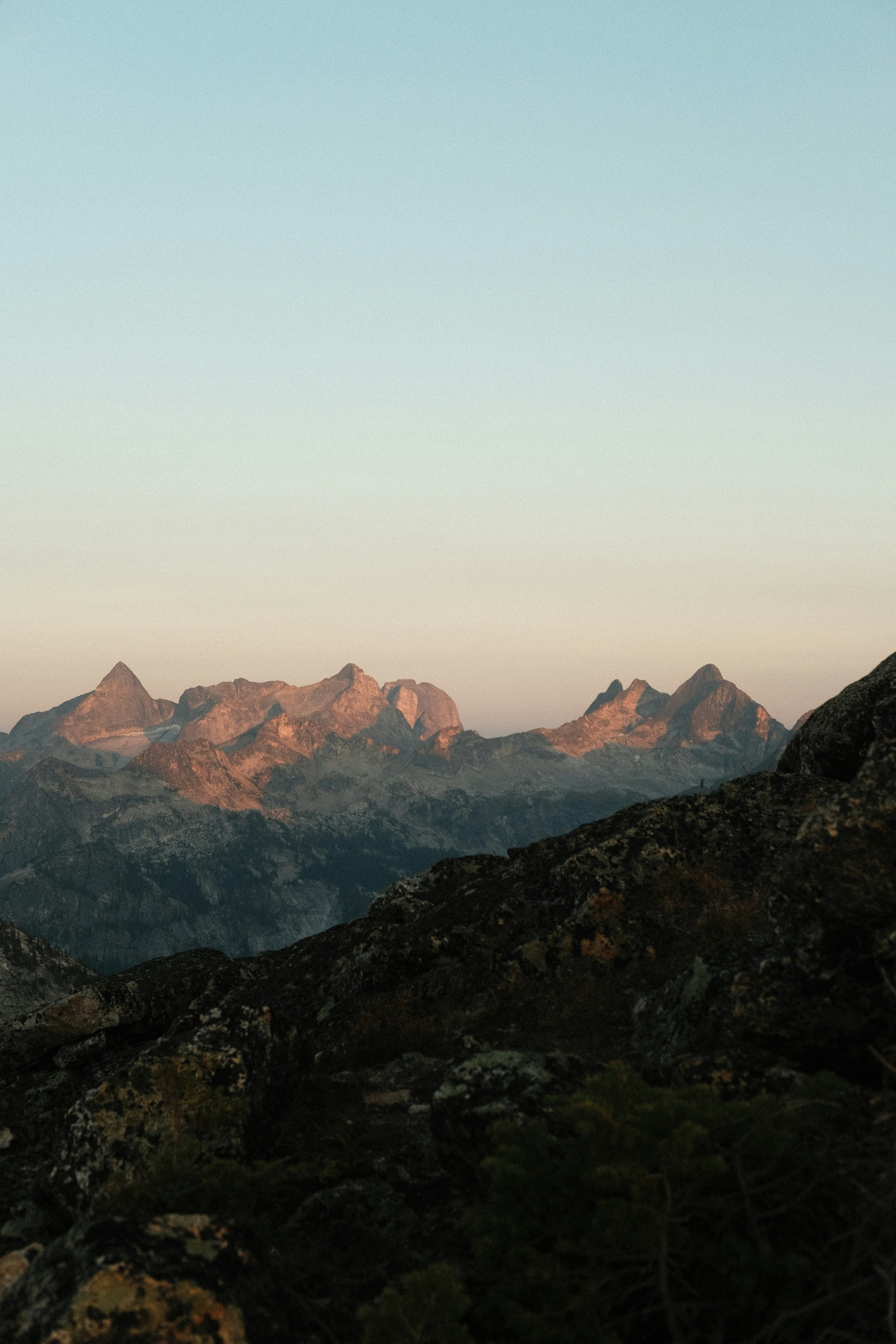 Sunlit Peaks at Dusk: A Quiet Ridge Against the Horizon