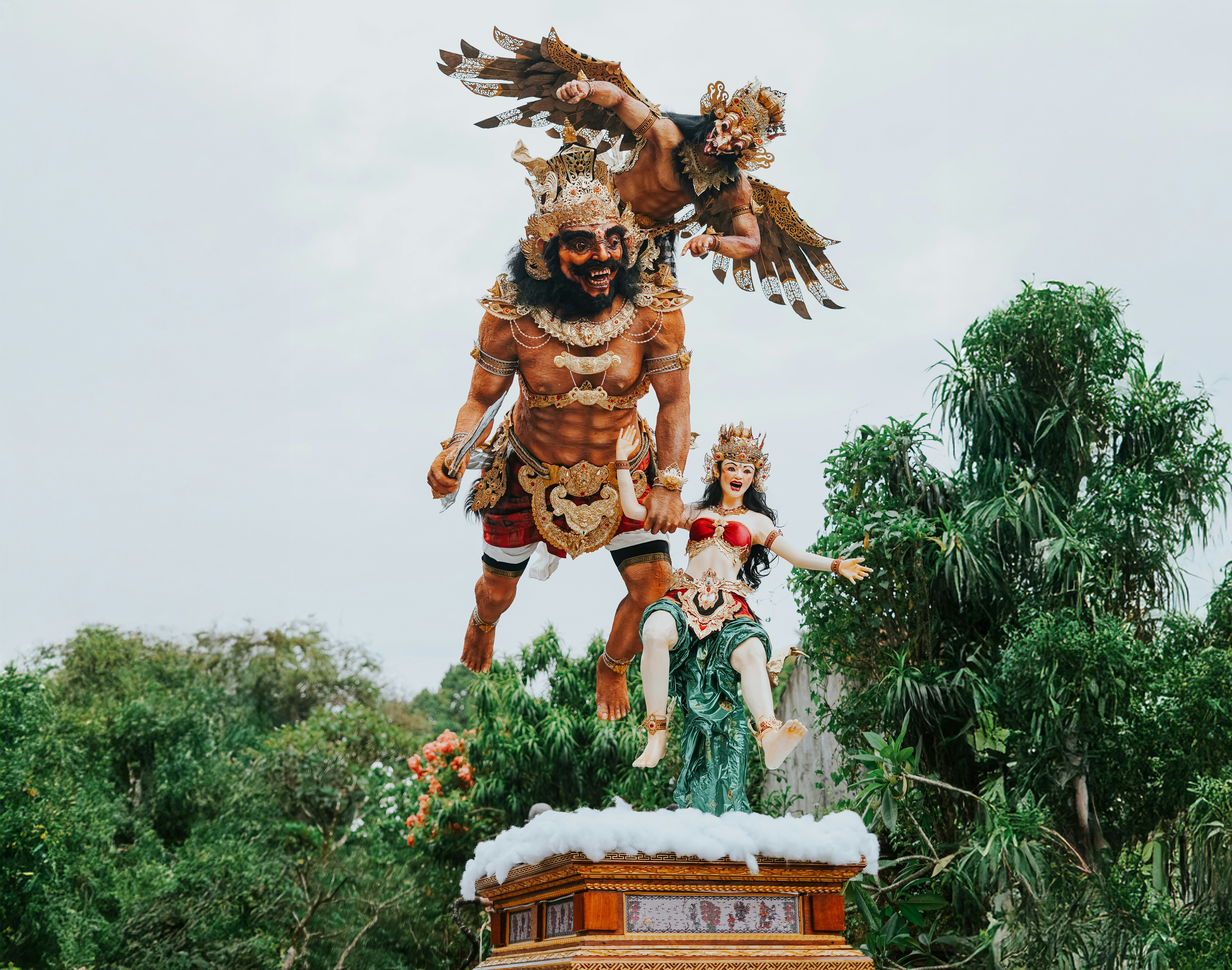 Majestic Mythos: Heralds of the Headdress Parade