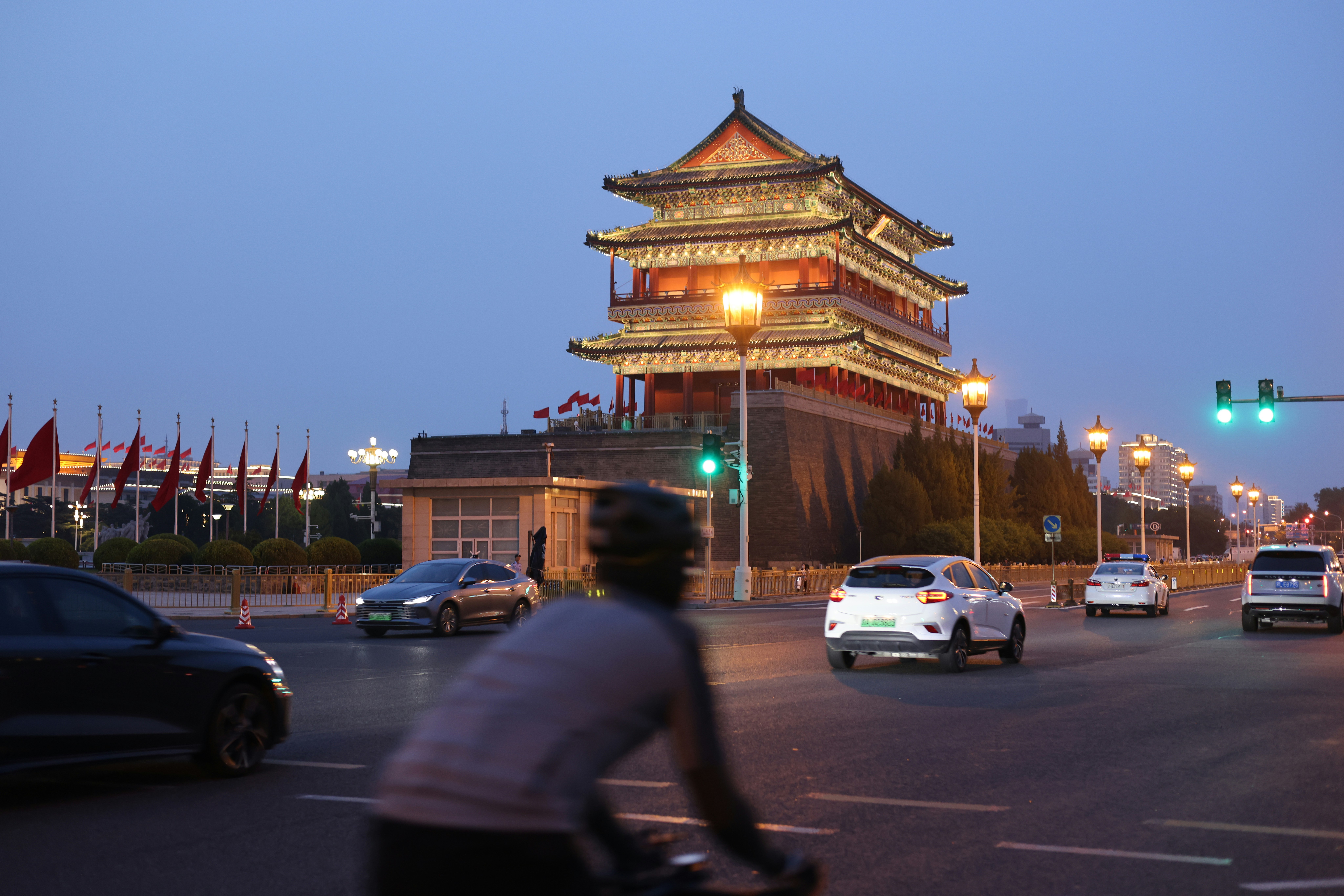 Street Pulse toward the Gate: Evening Traffic under the Gate of Heavenly Peace