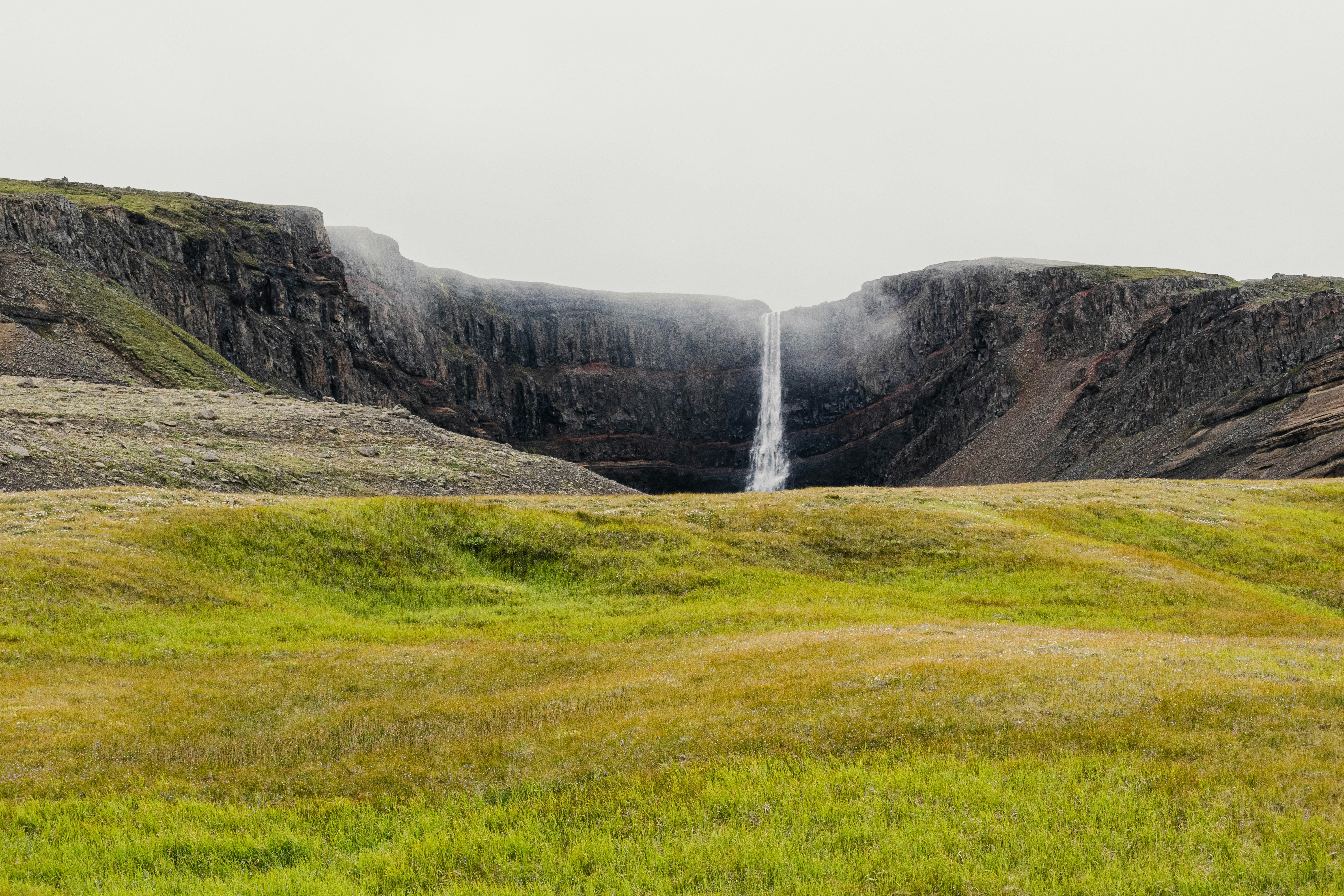 Cascade in a Vast Rift