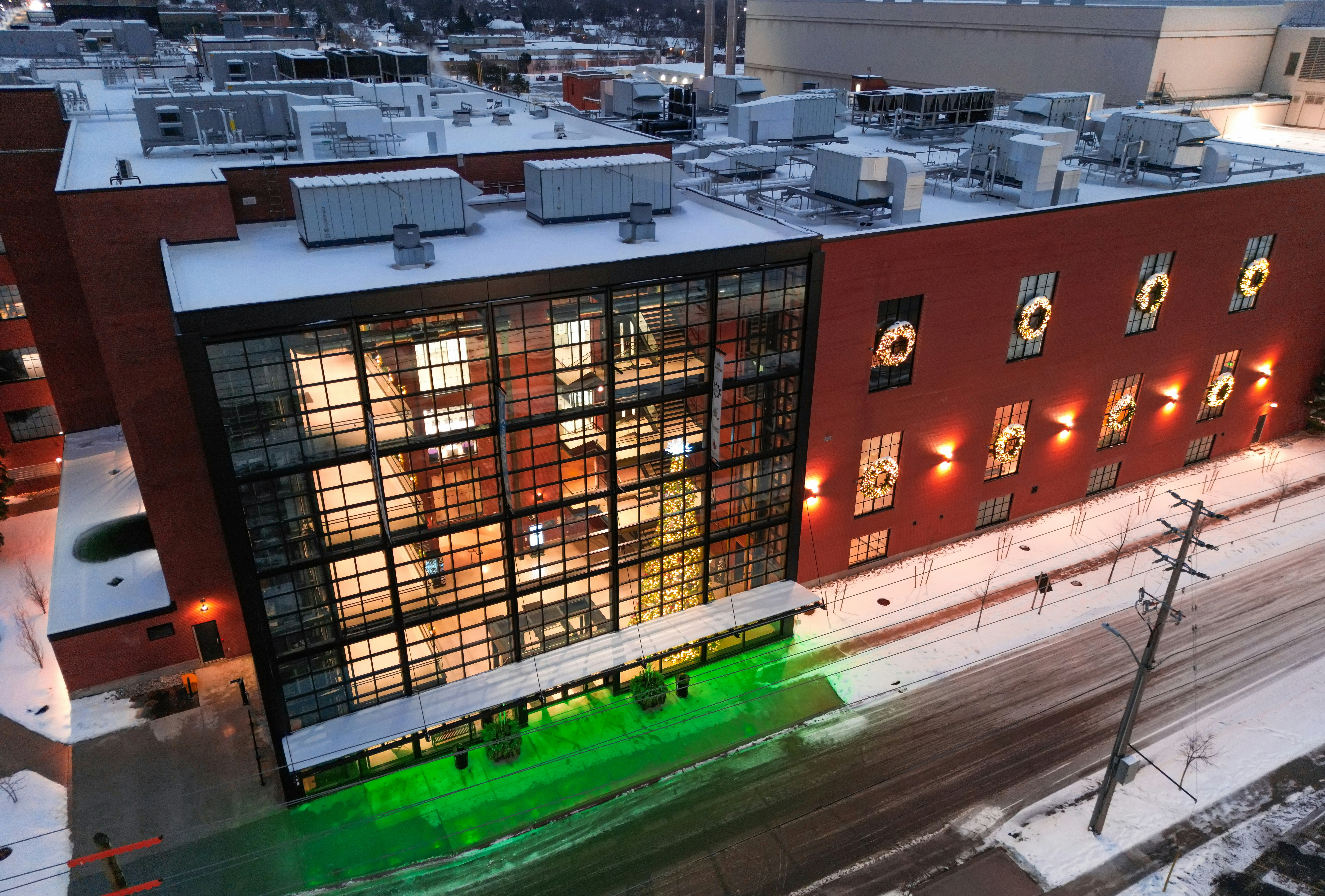 Crystal-green Grounded Facade: A Snowy City Office