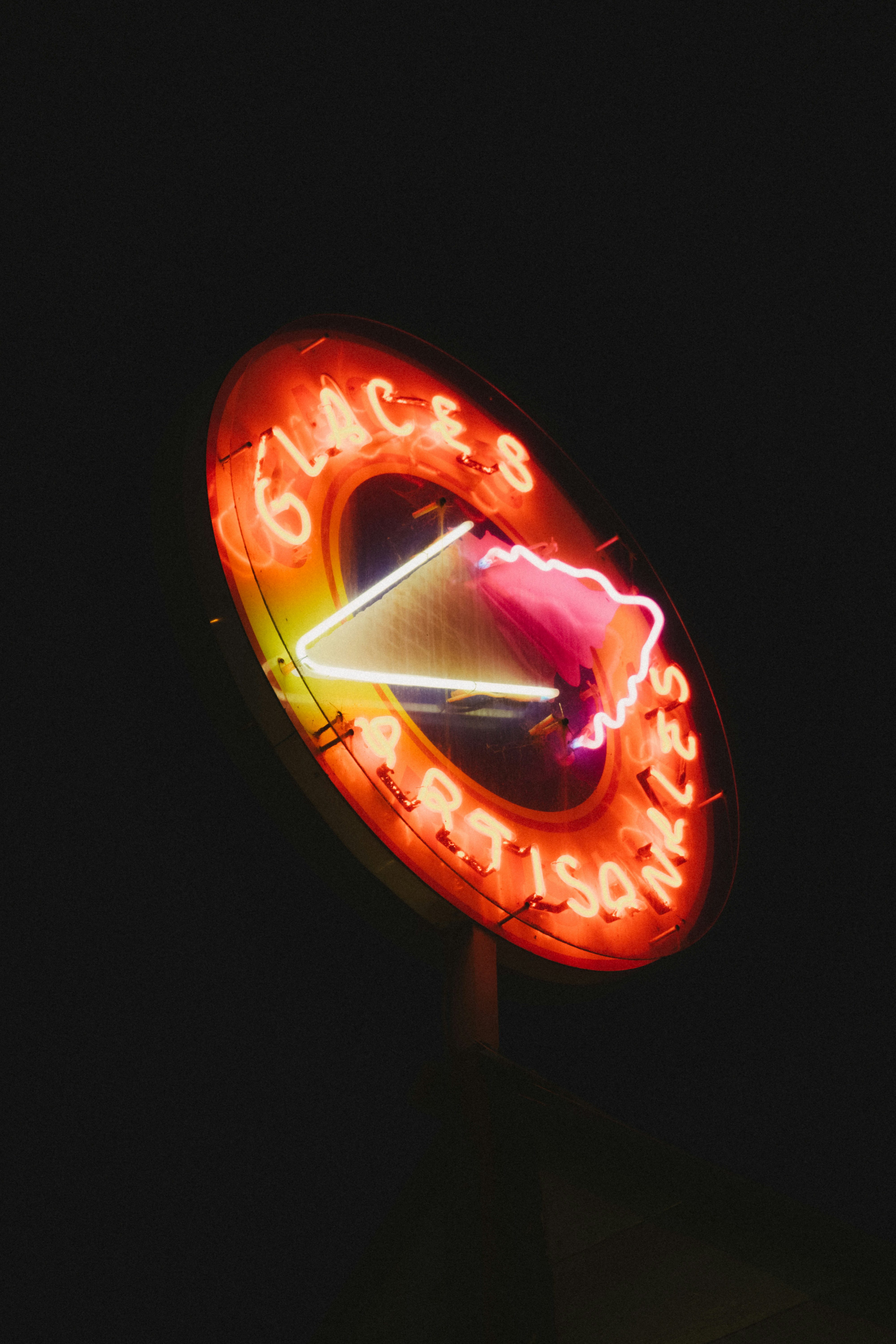Neon Circle: Night Sign in Silent Wind