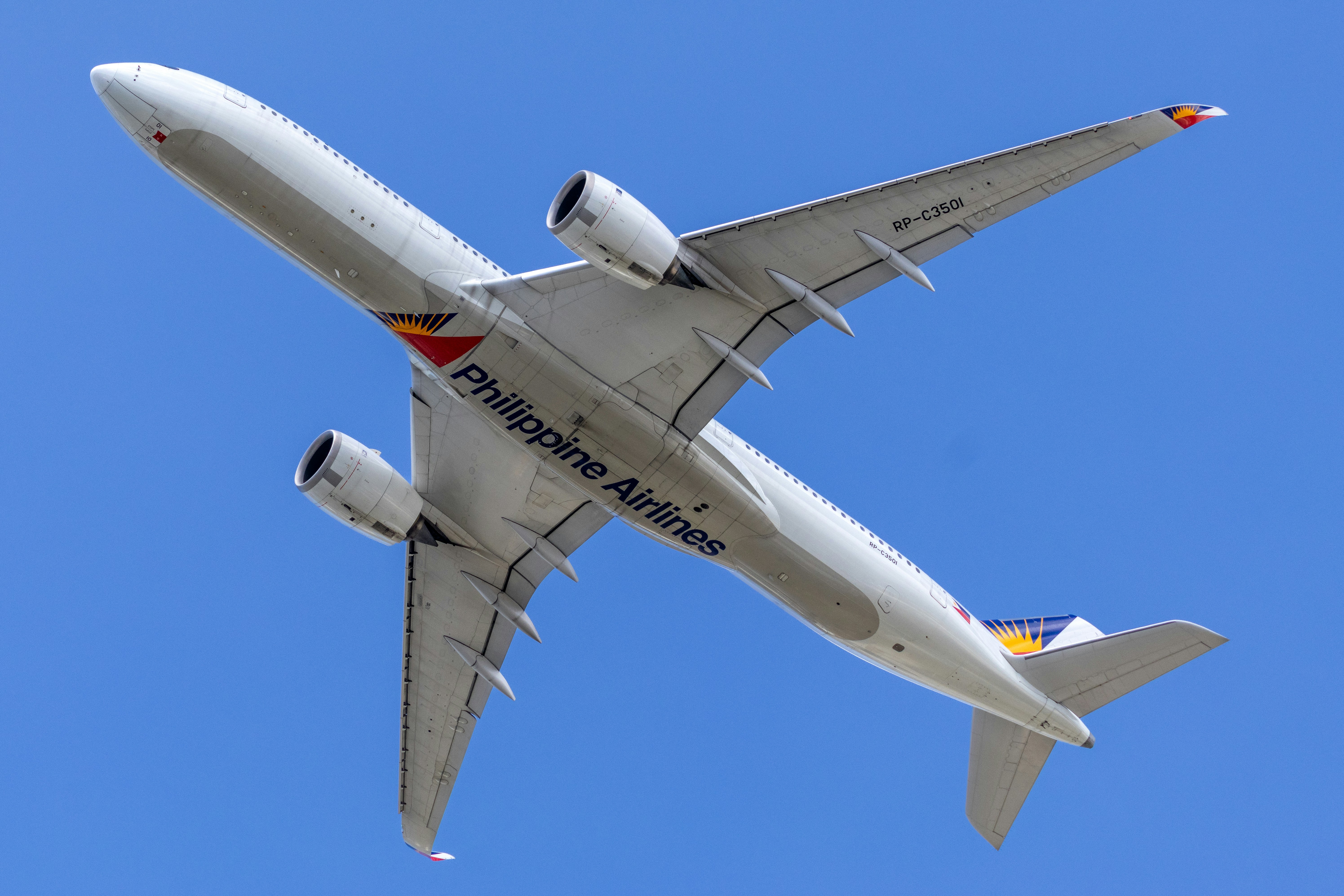 High‑Altitude Arrival: Philippine Airlines A350 in Clean Blue