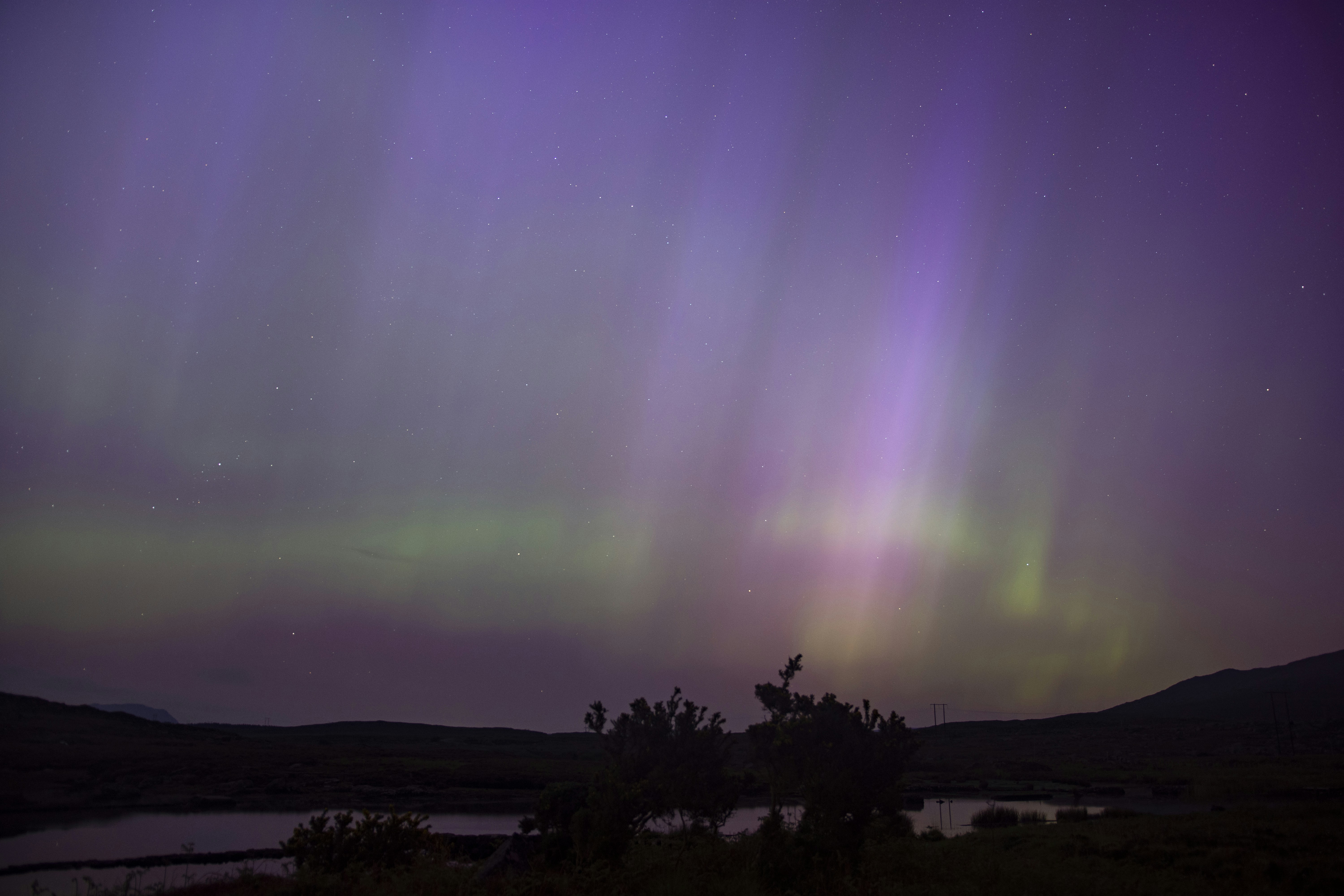 Aurora Stream Across a Quiet Landscape