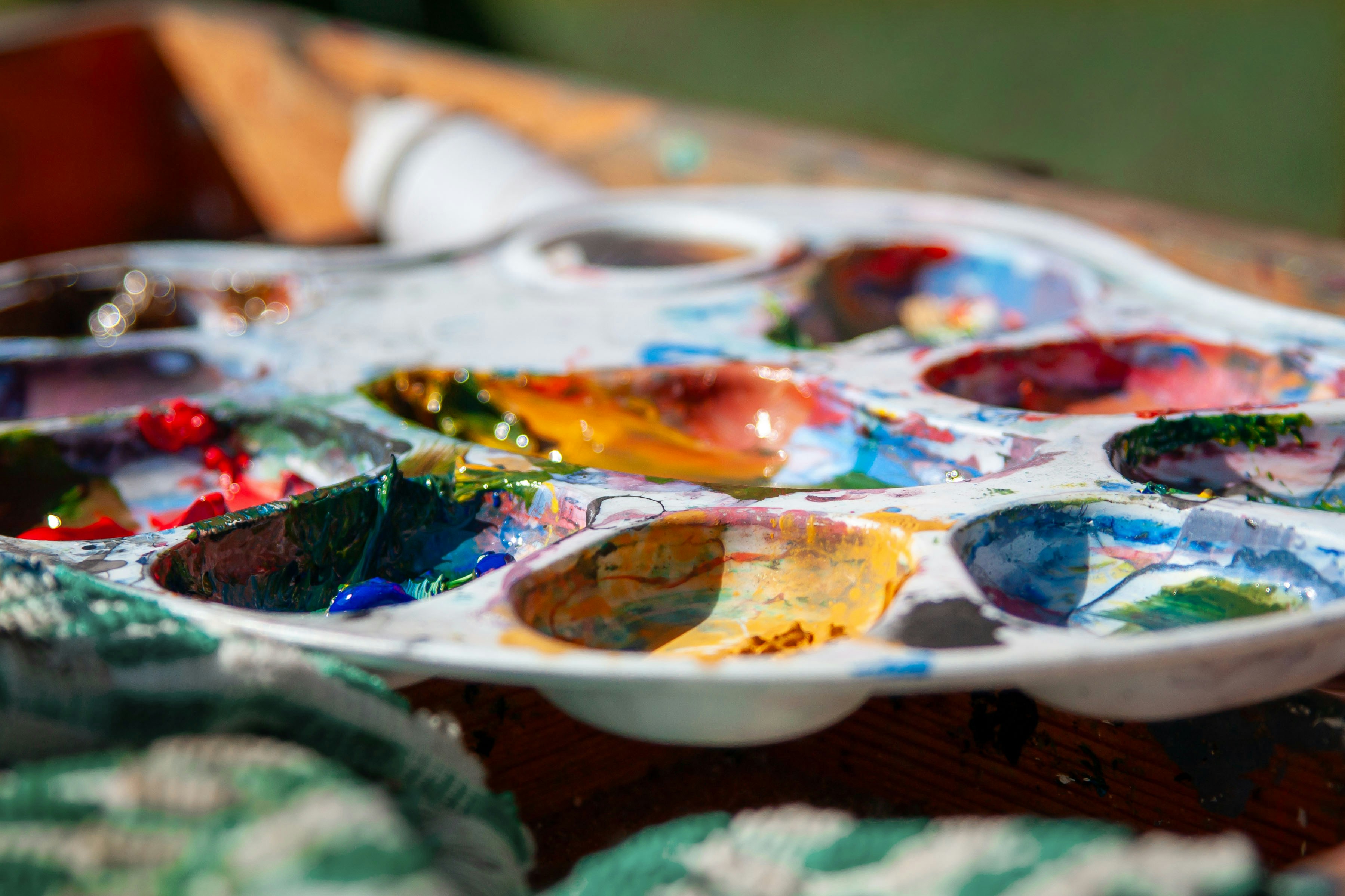 Palette Rendezvous: a painter’s palette in motion with a focus on color wells