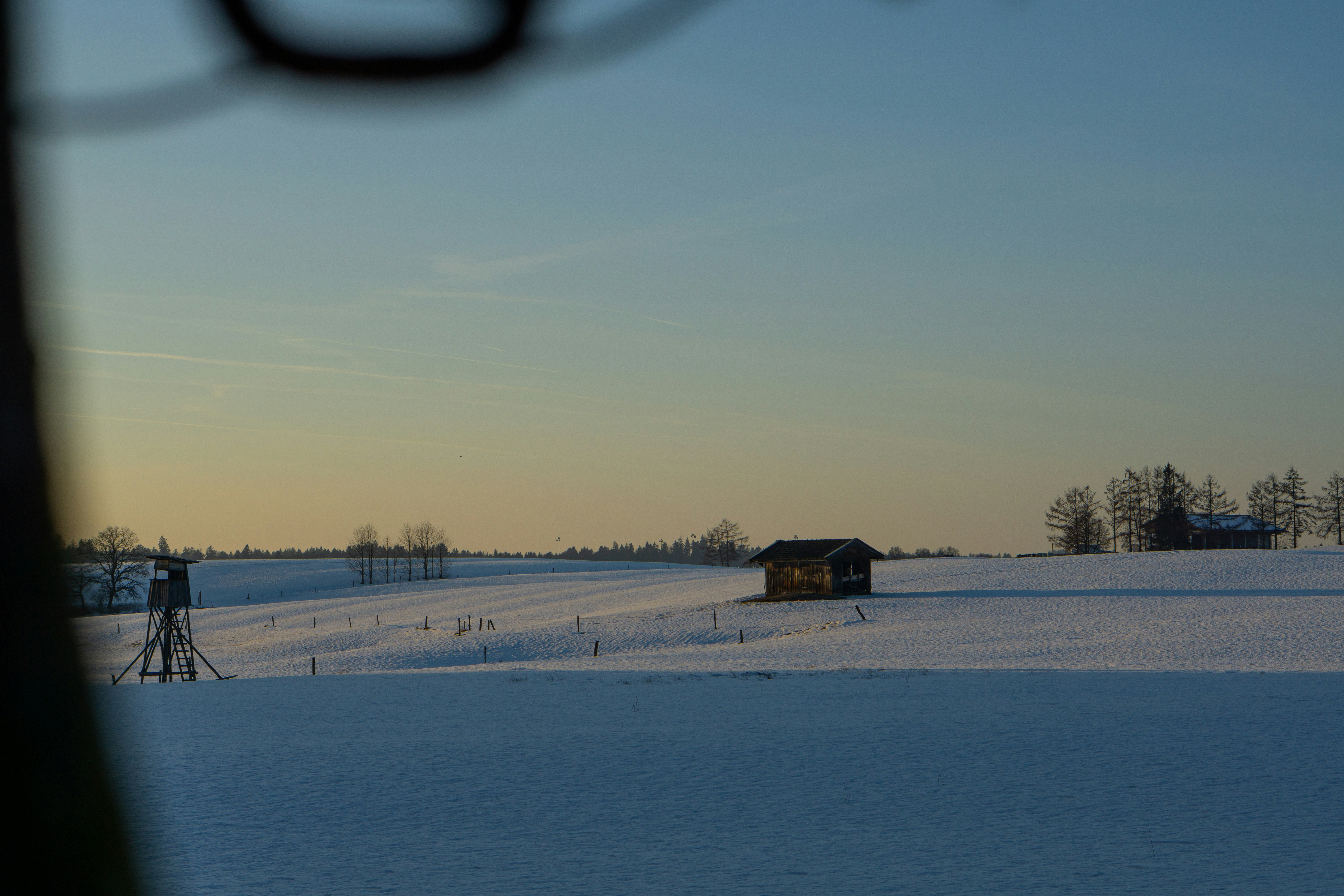 Snowfield Quiet: A Tiny Cabin Against an Expansive Sky