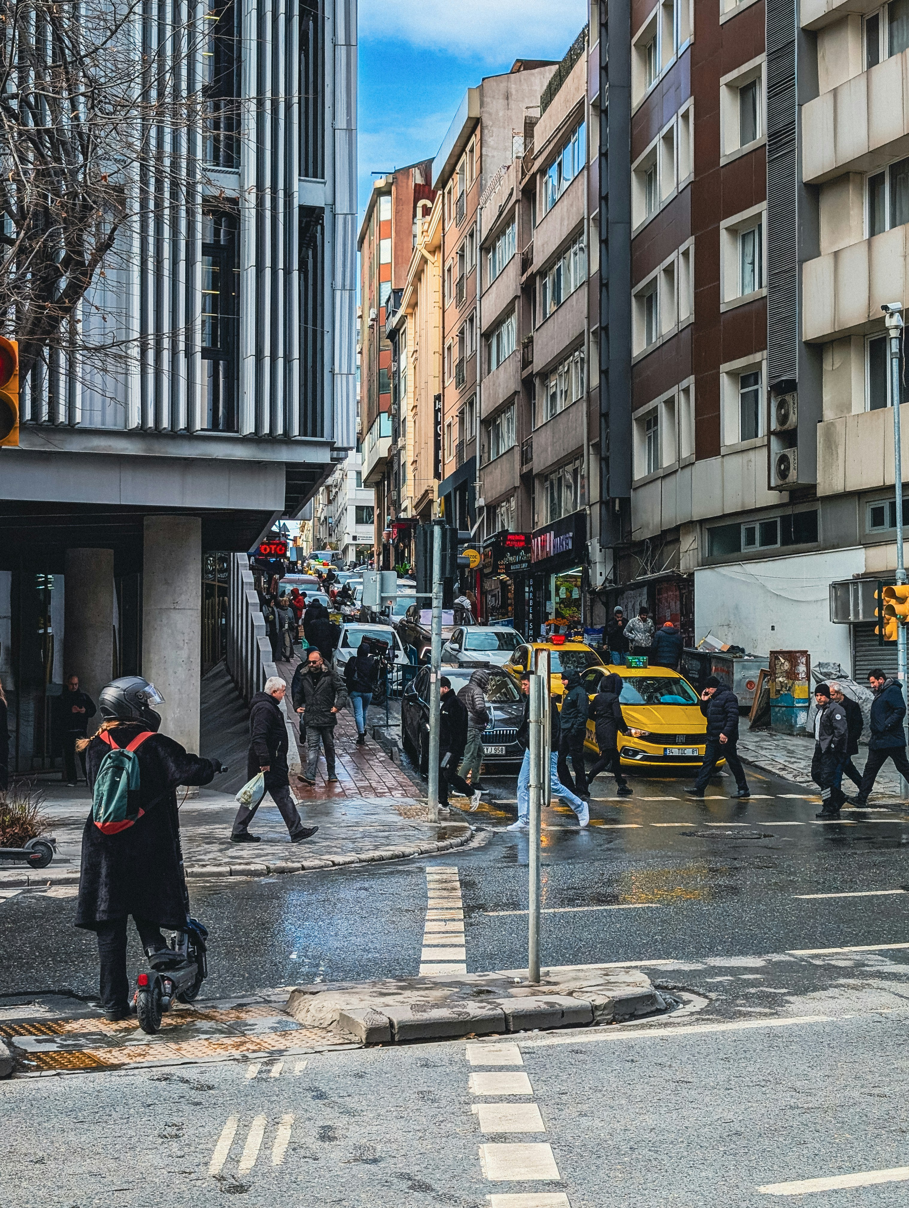 Crosswalk Pulse: A Busy Street Scene in a City