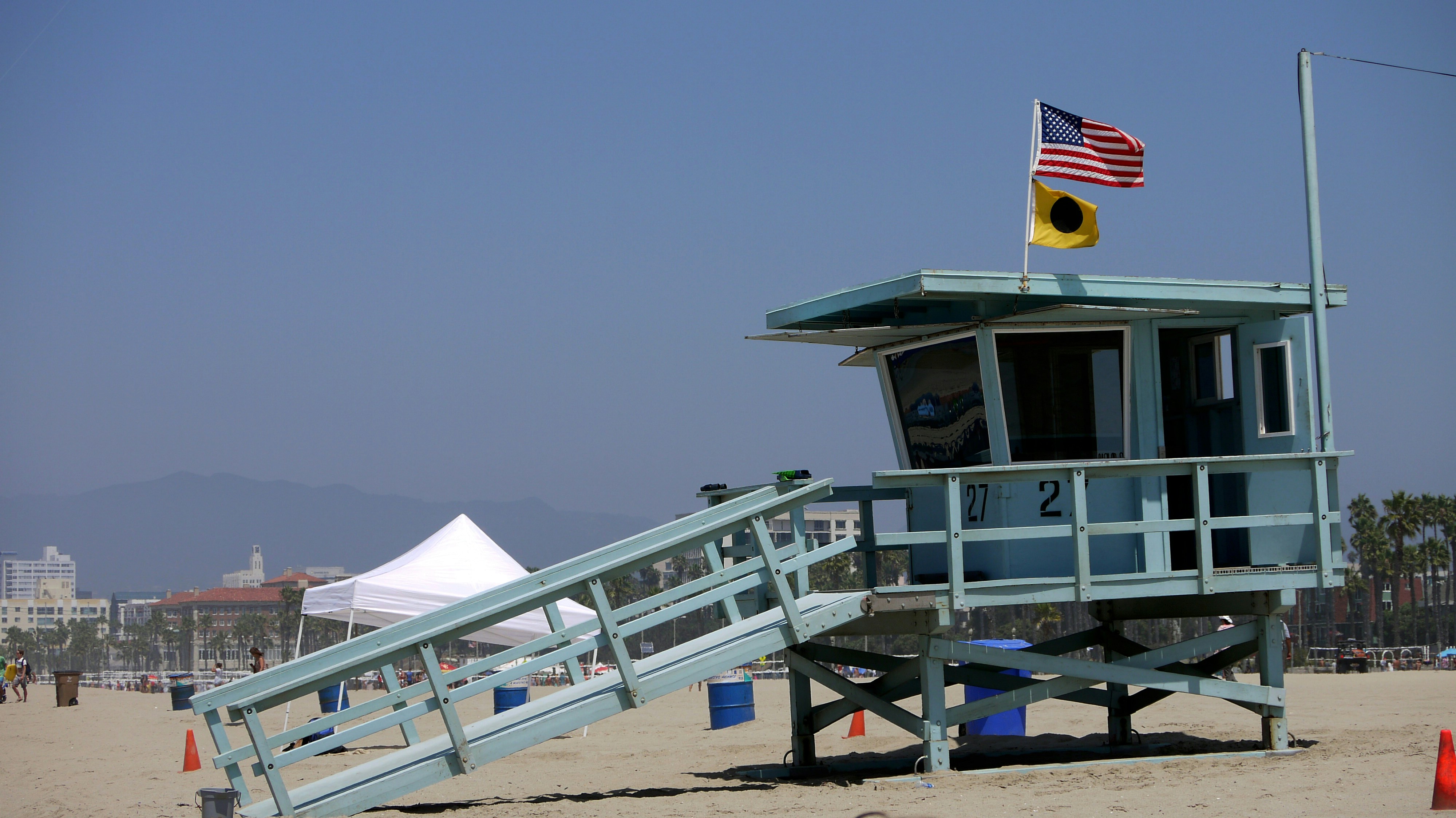 A blue, wooden Baywatch hut on Santa Monica beach