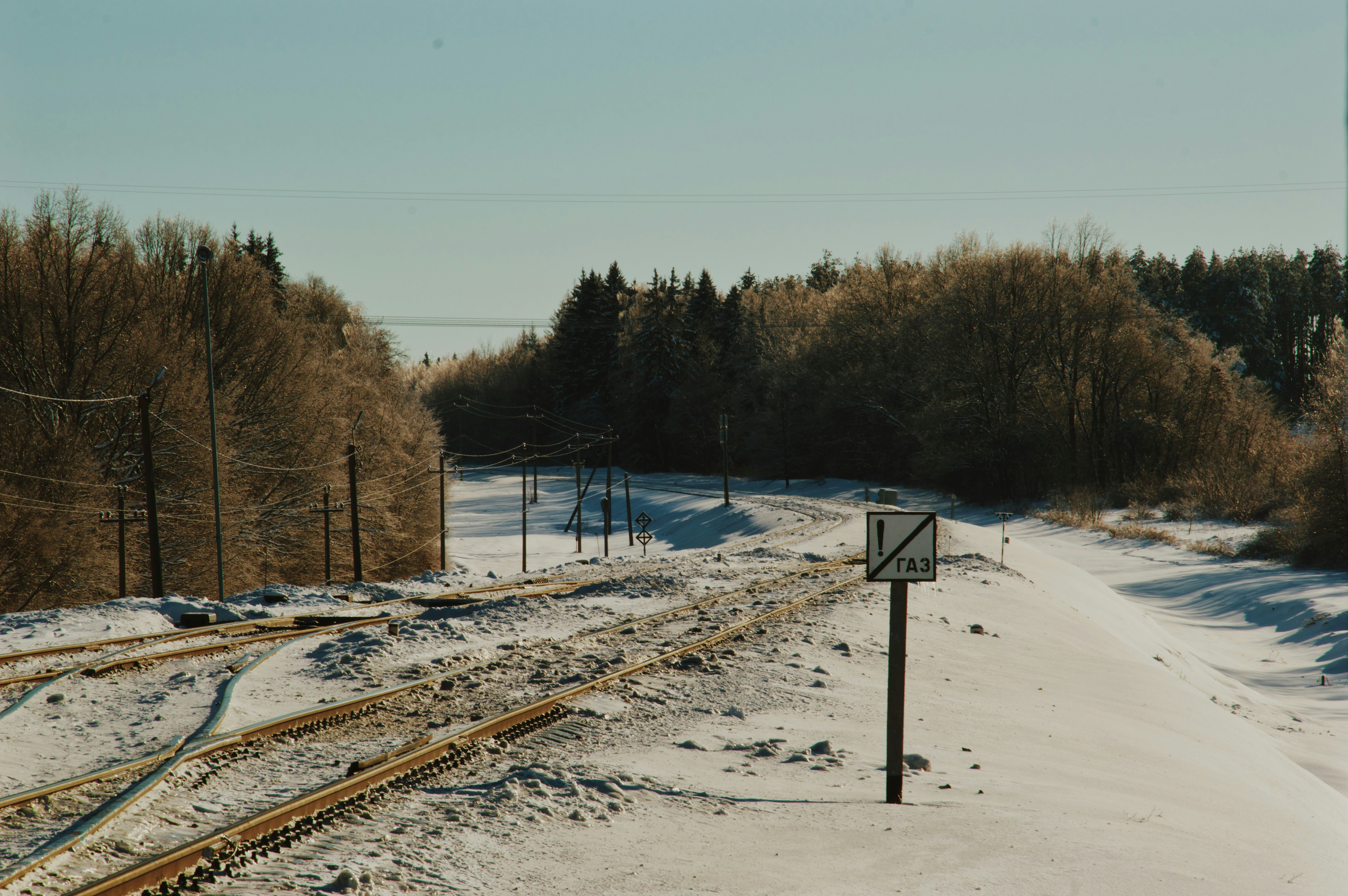 Snowbound Rails: Quiet Horizon Under Winter Light