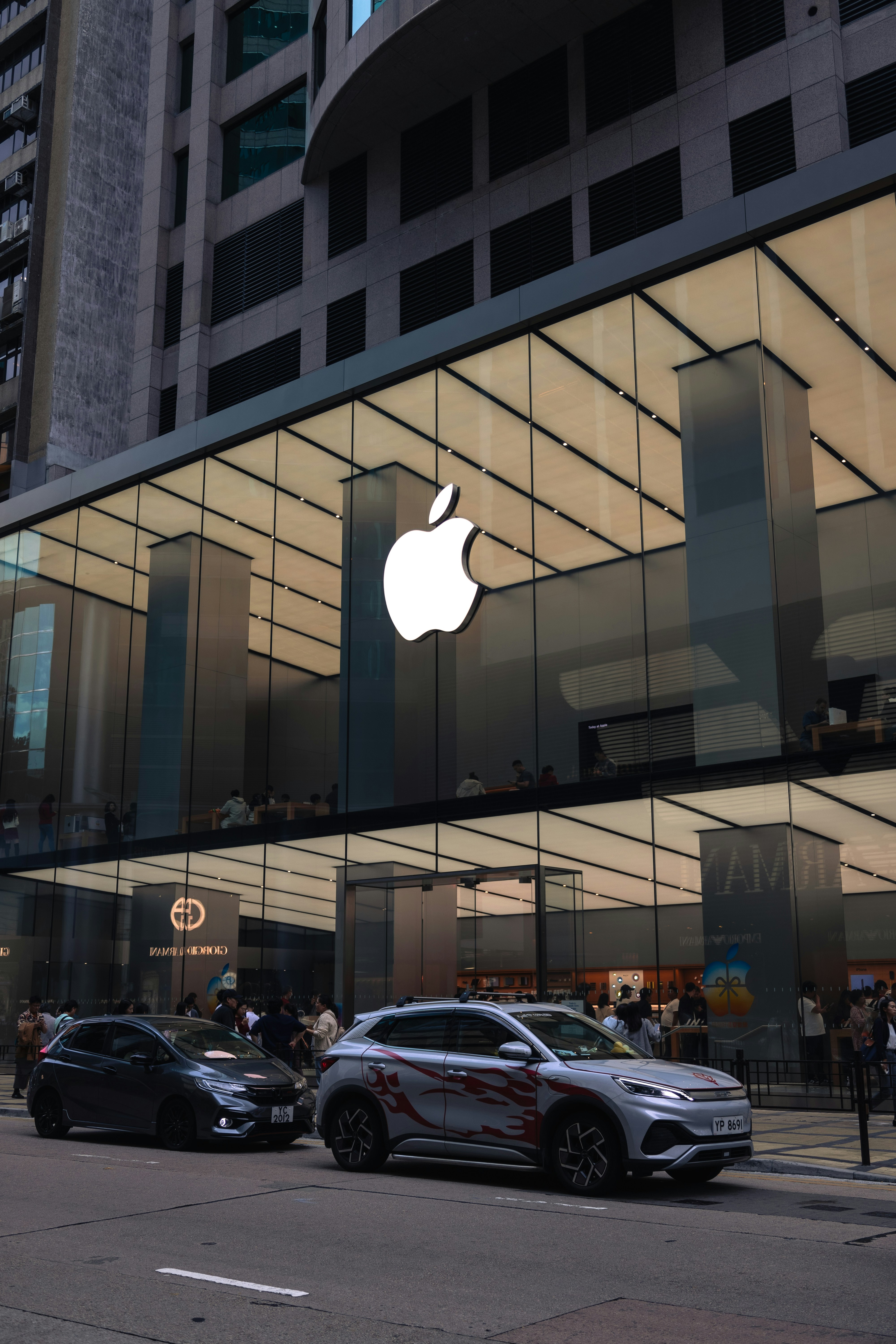 Apple Store Facade: Glass, Light, and Street View