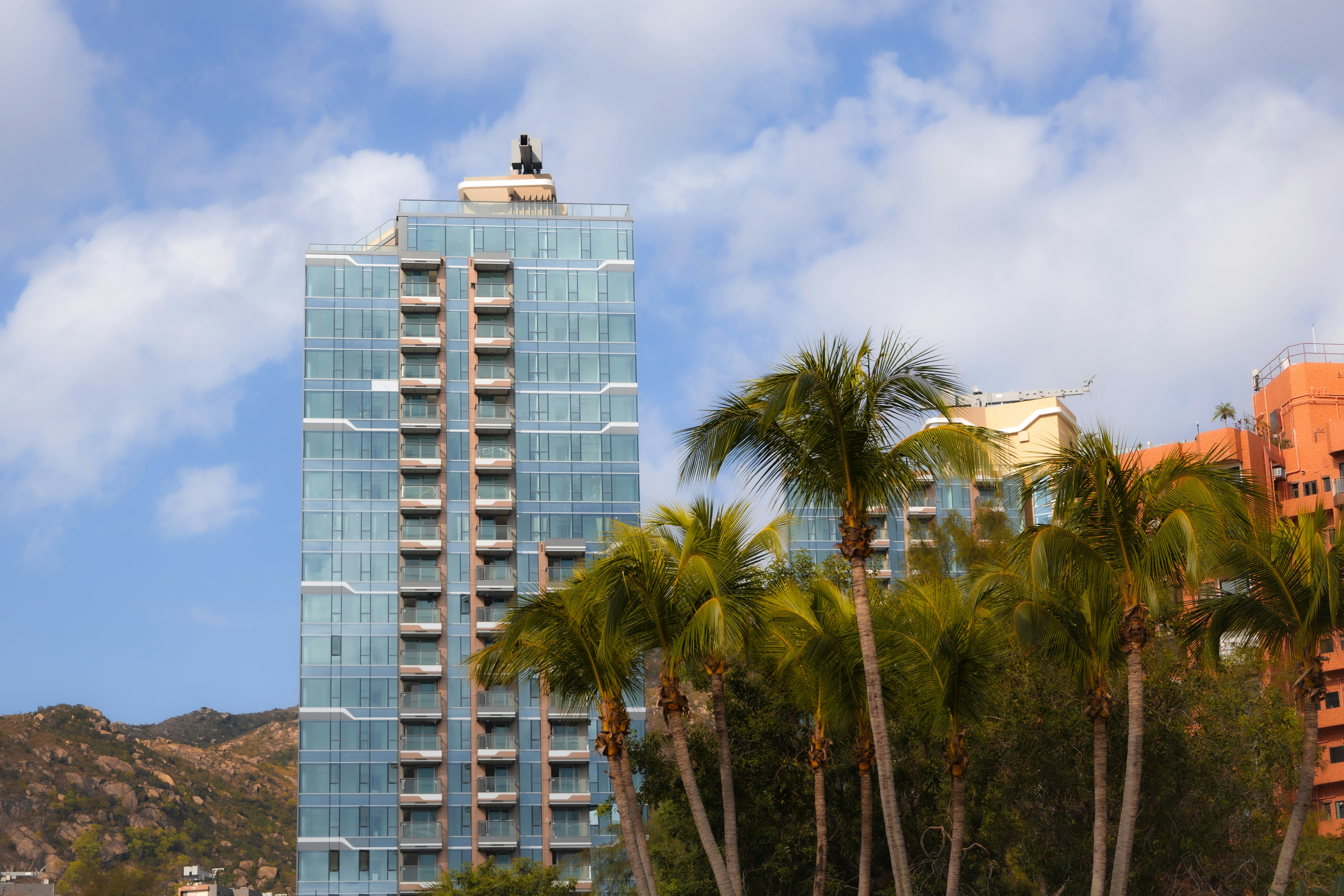 Glass-Fronted High Rise with Palm Terrace in Sunny Marina Vista
