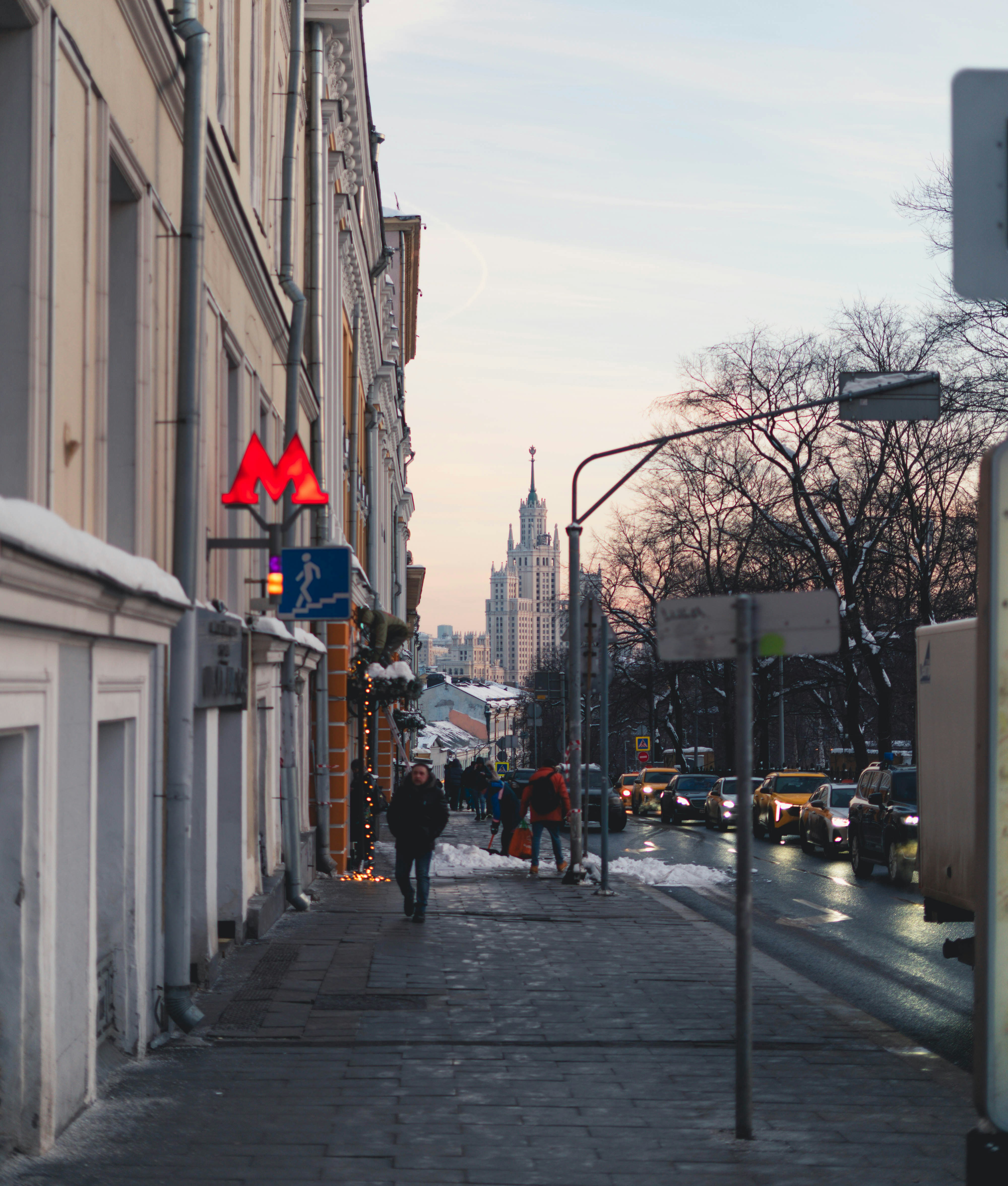 Evening Metro Pulse: A City Street Carries the Subtle Warmth of Sunset