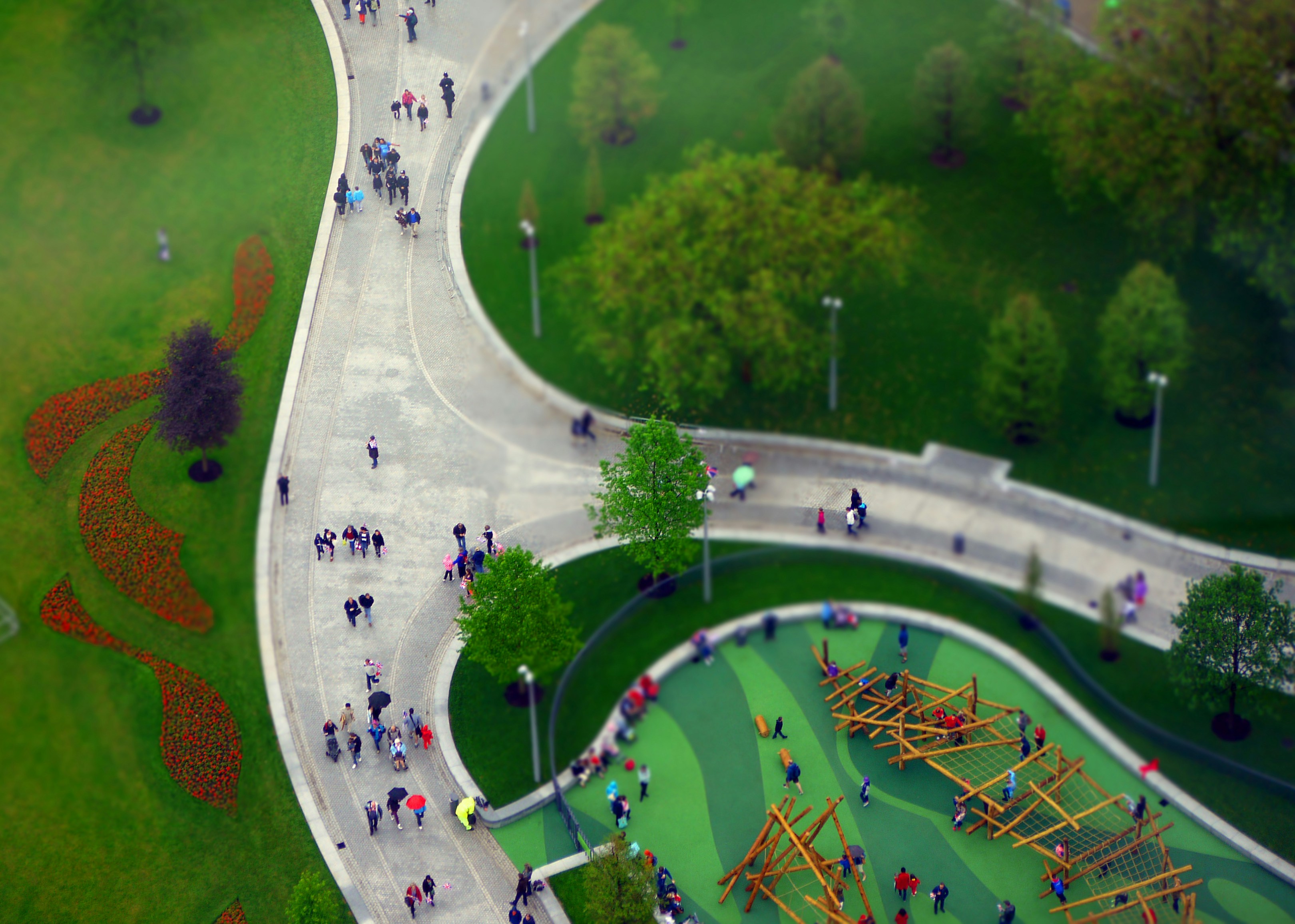 View from London Eye - - Southbank Jubilee Gardens with tiltshift