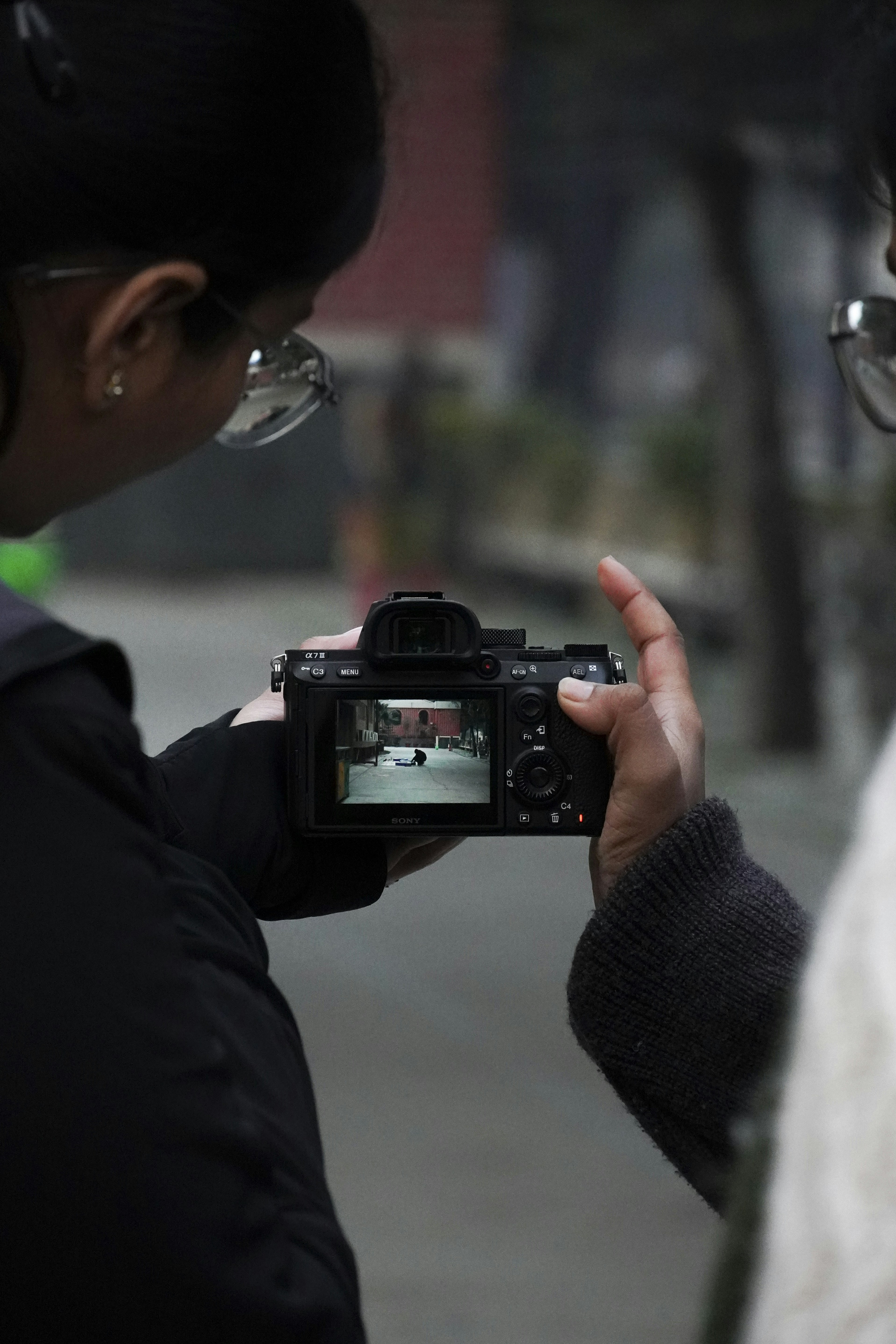 Through the Viewfinder: Capturing the Moment in a Street Scene