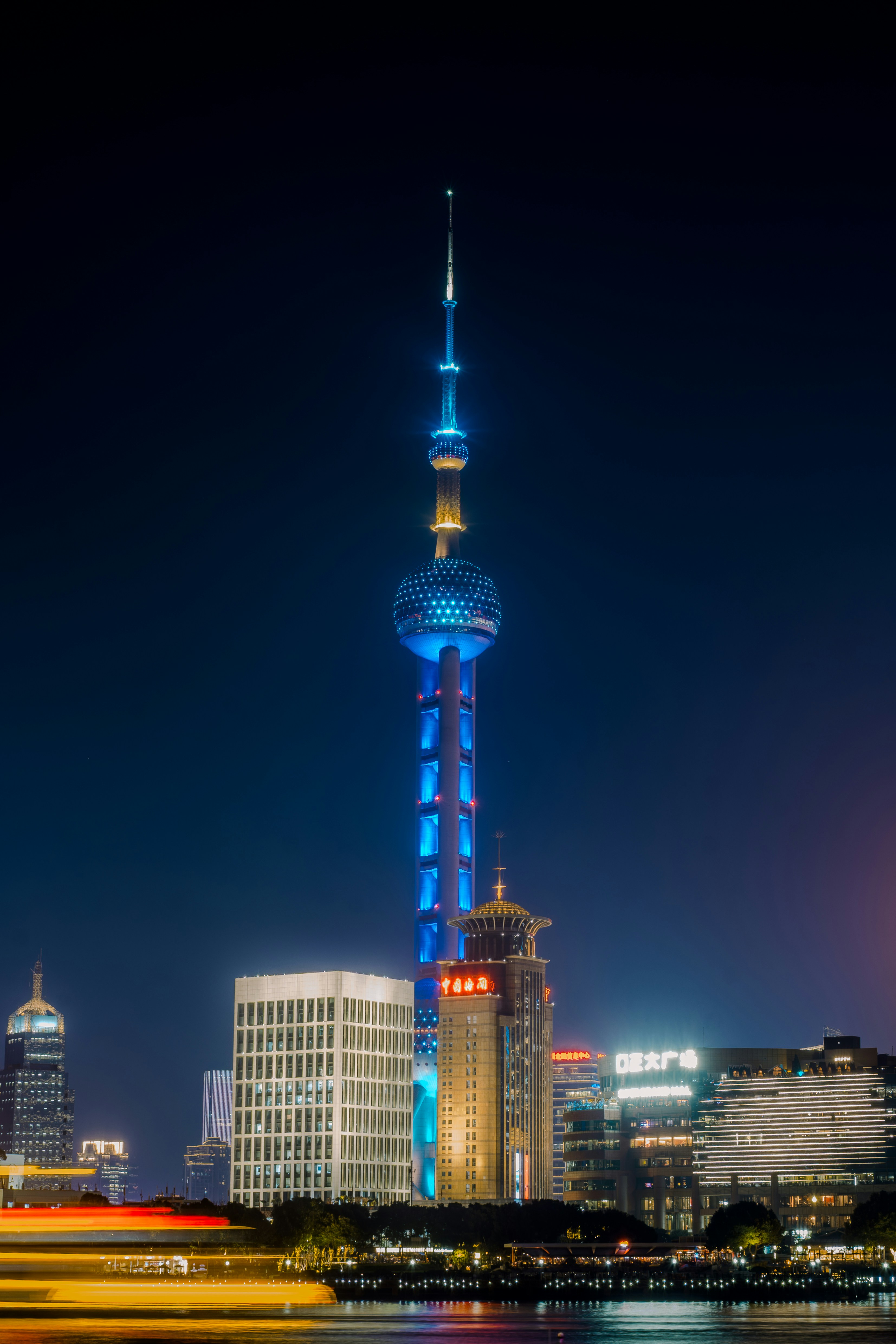 Shanghai Night Pulse: The Pearl Tower Illuminates the Skyline