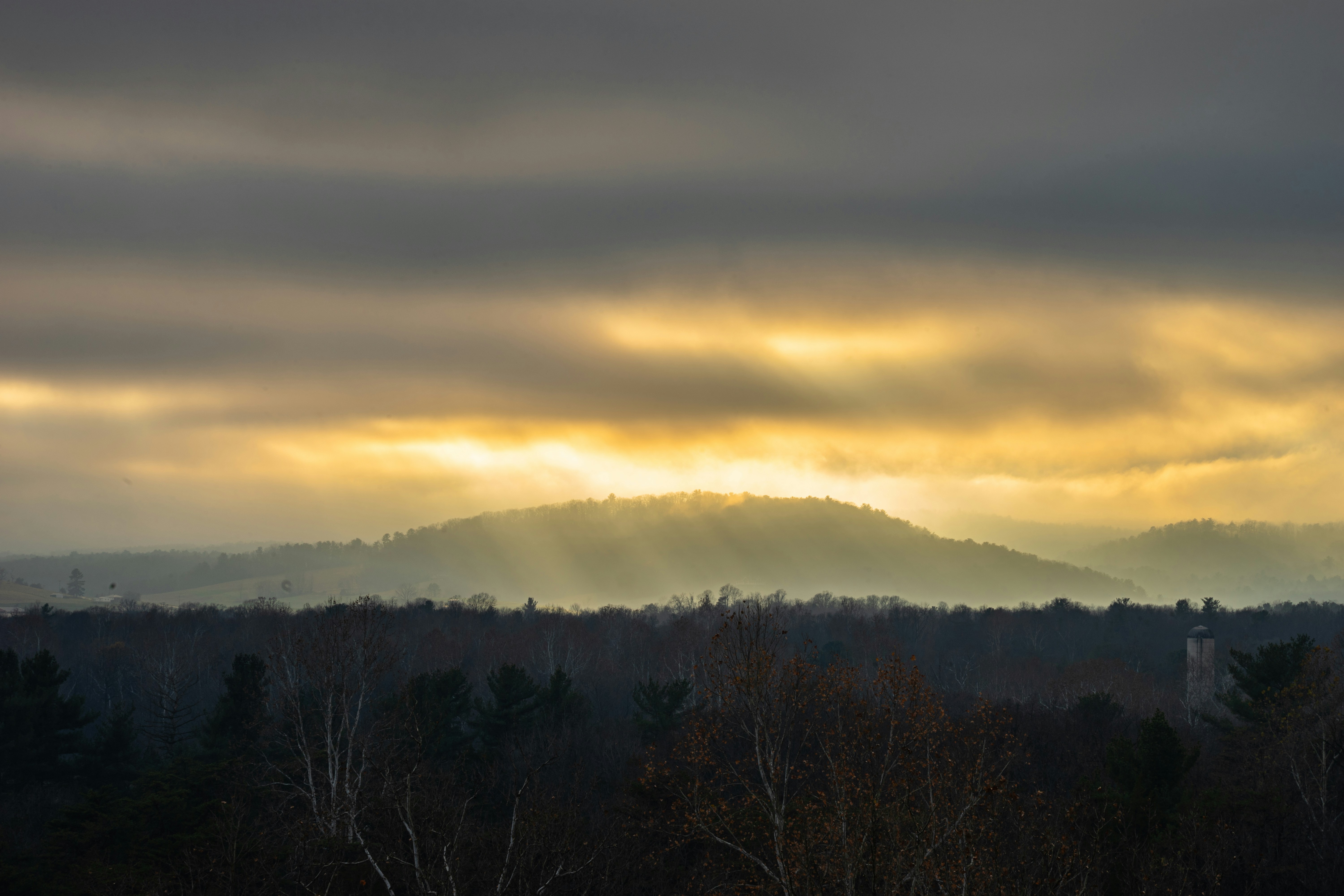 Dawn’s Quiet Ridge: Sunlit Mist over a Silent Horizon