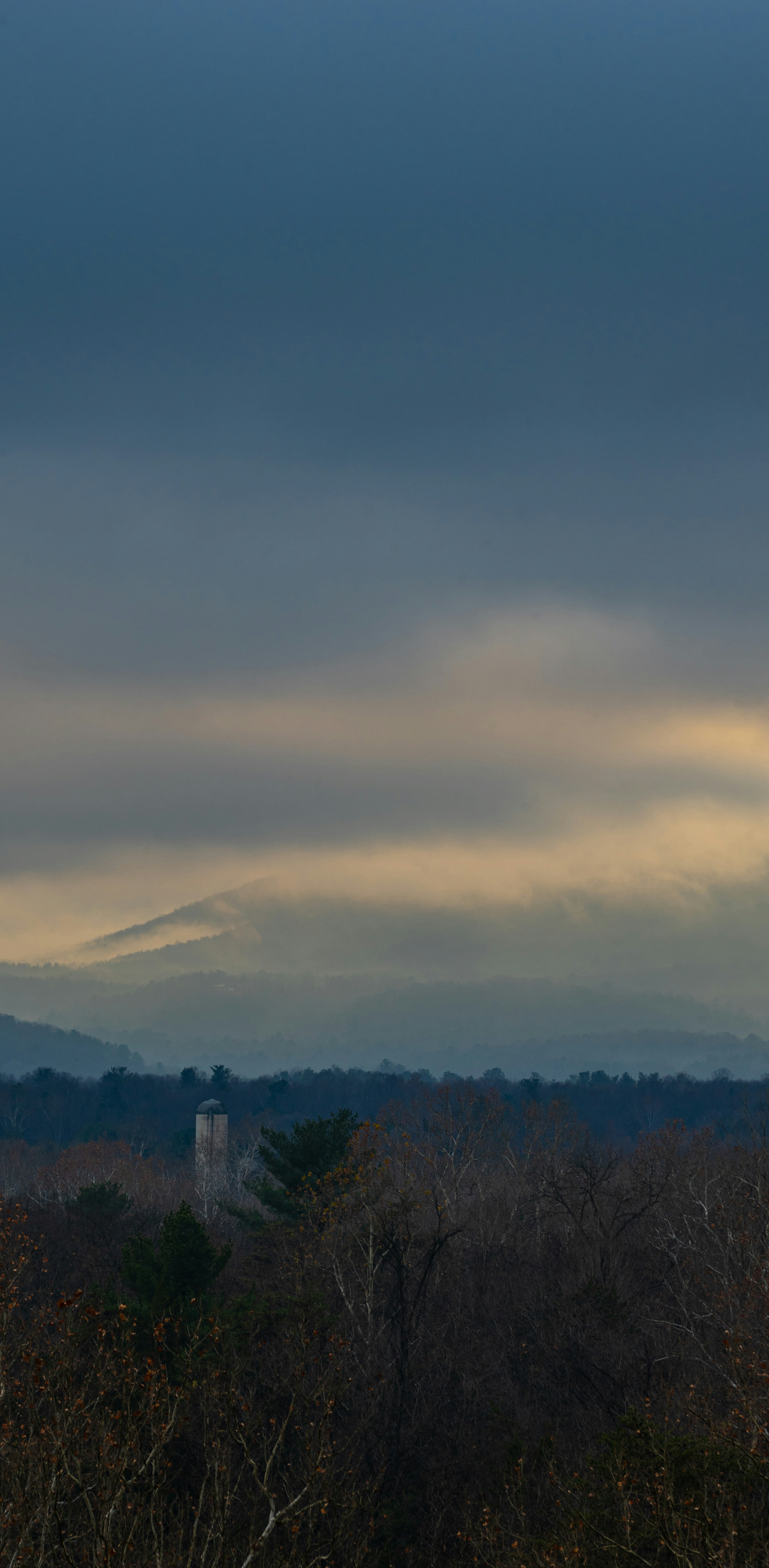 Dawn Veil Over the Valley: A Quiet Horizon