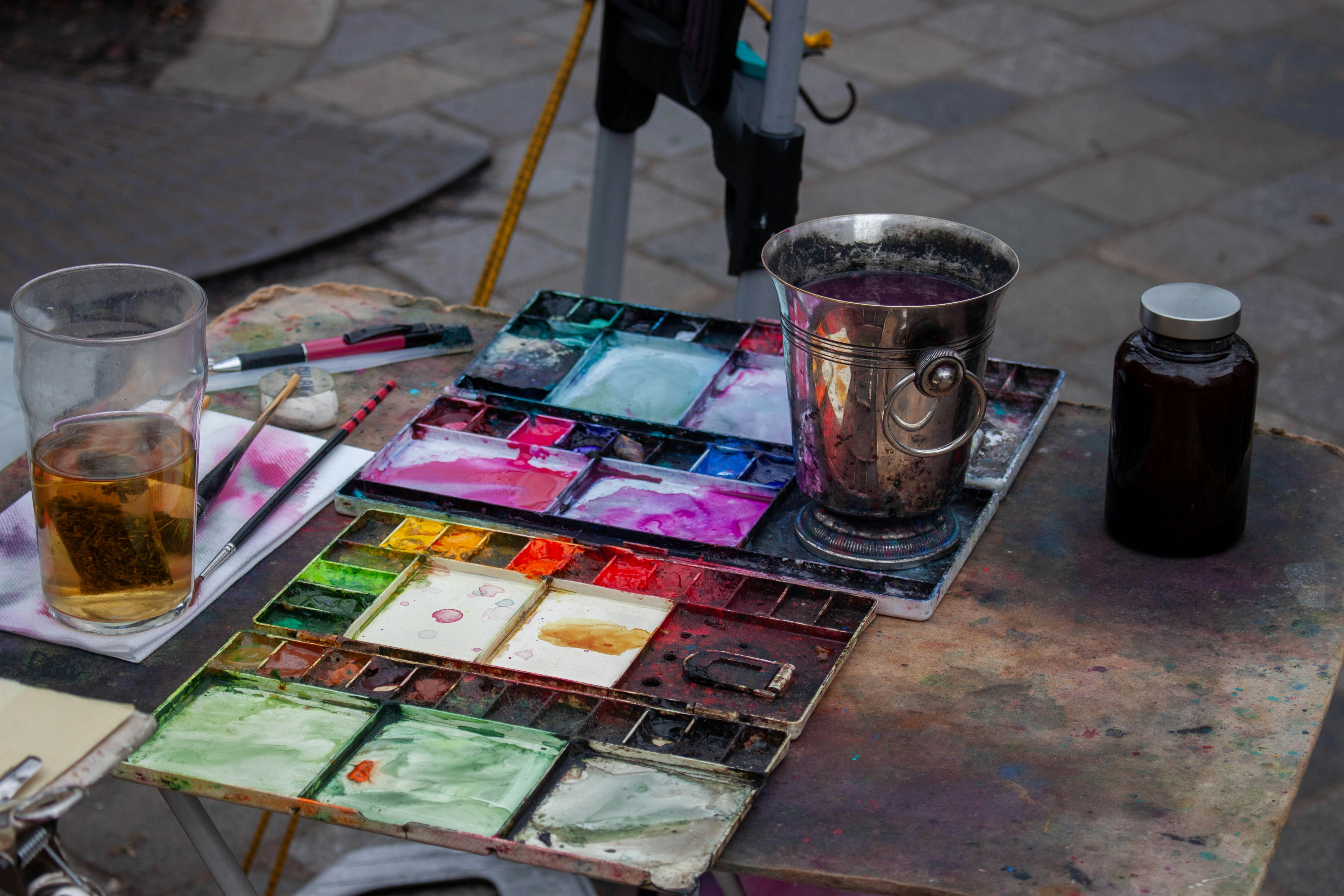 Palette and Pour: An Artist’s Still Life in Metal and Color