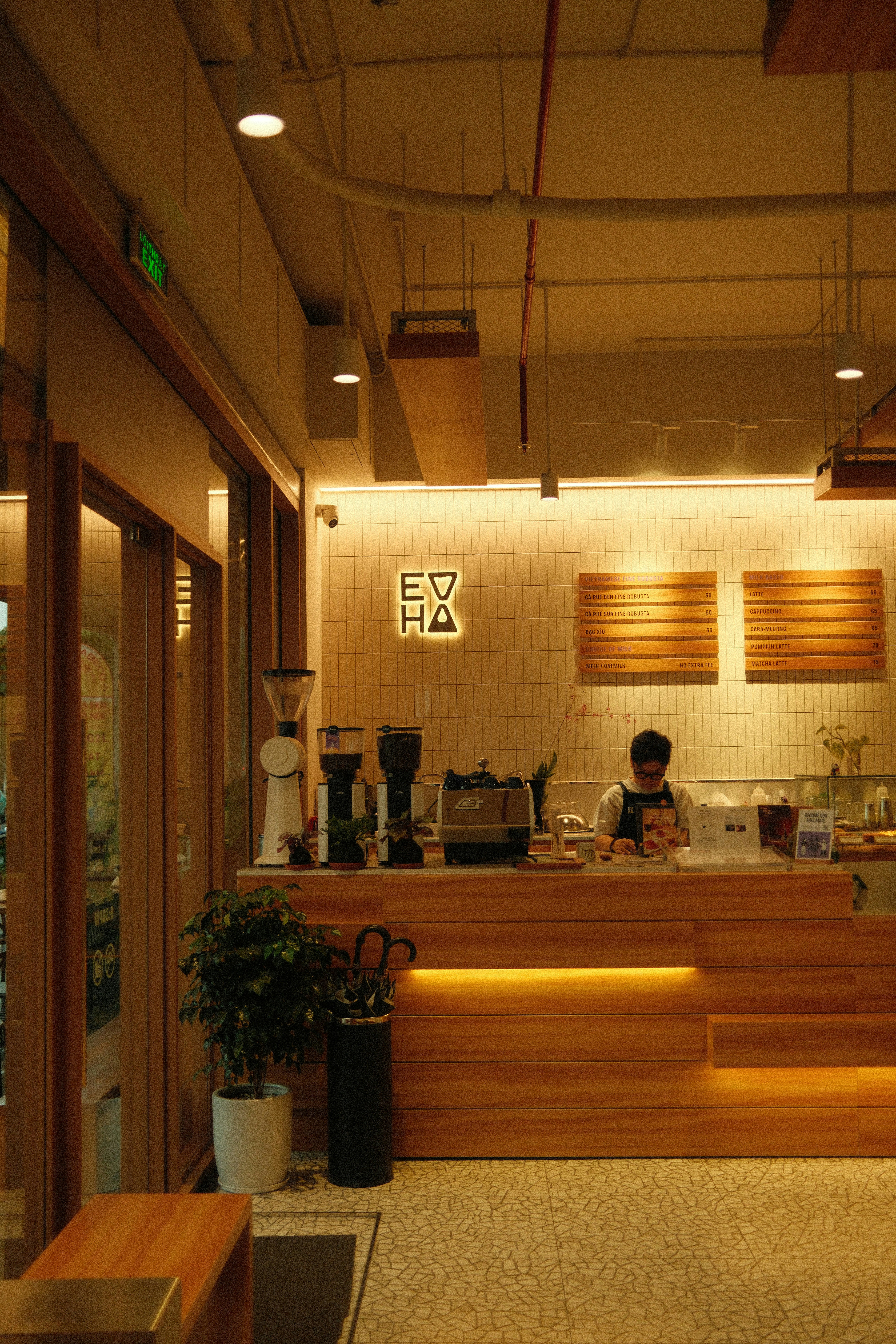 Quiet Café Console: Barista at Warm Wooden Counter