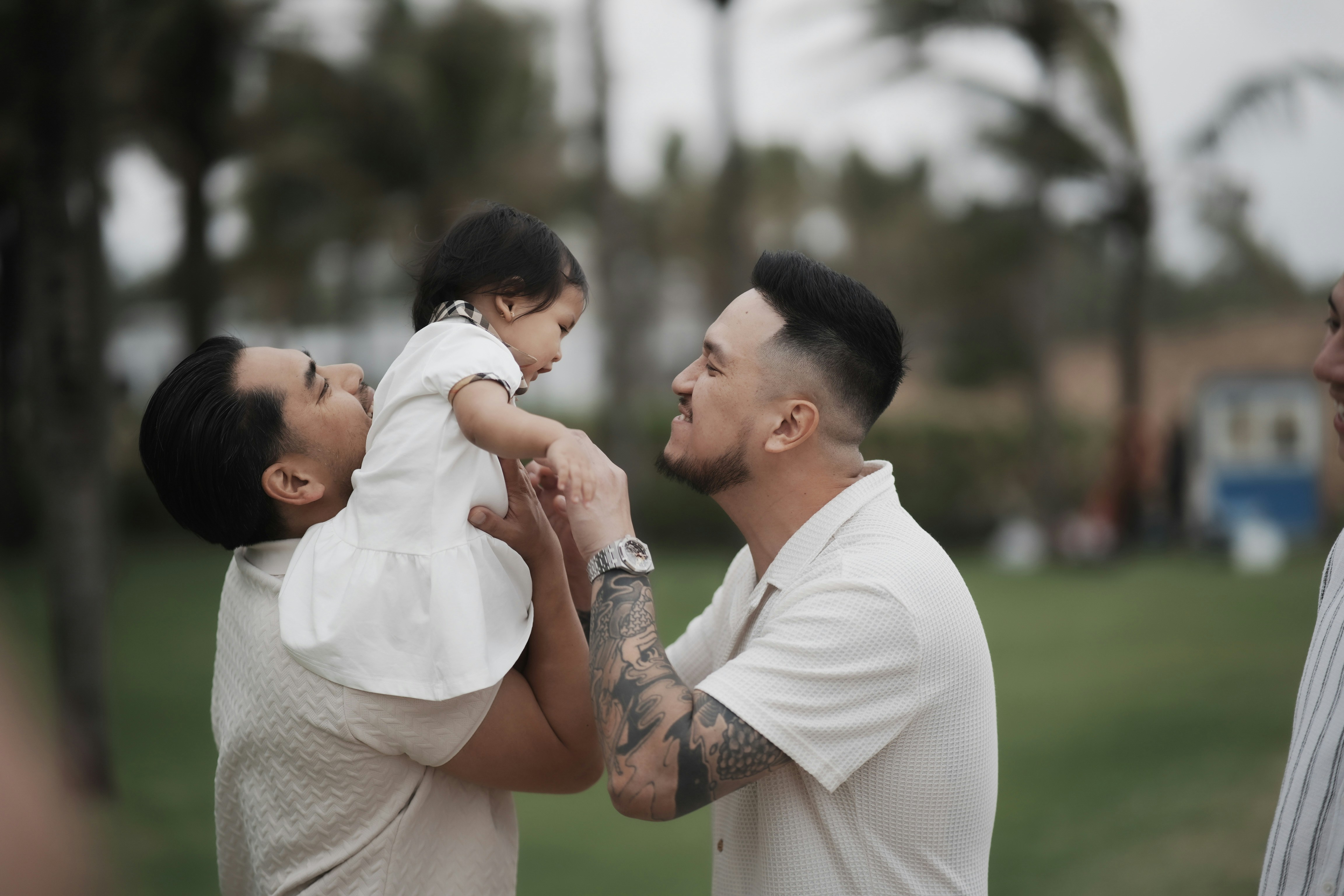 A Father’s Lift: Joyful Exchange Under Soft Parklight