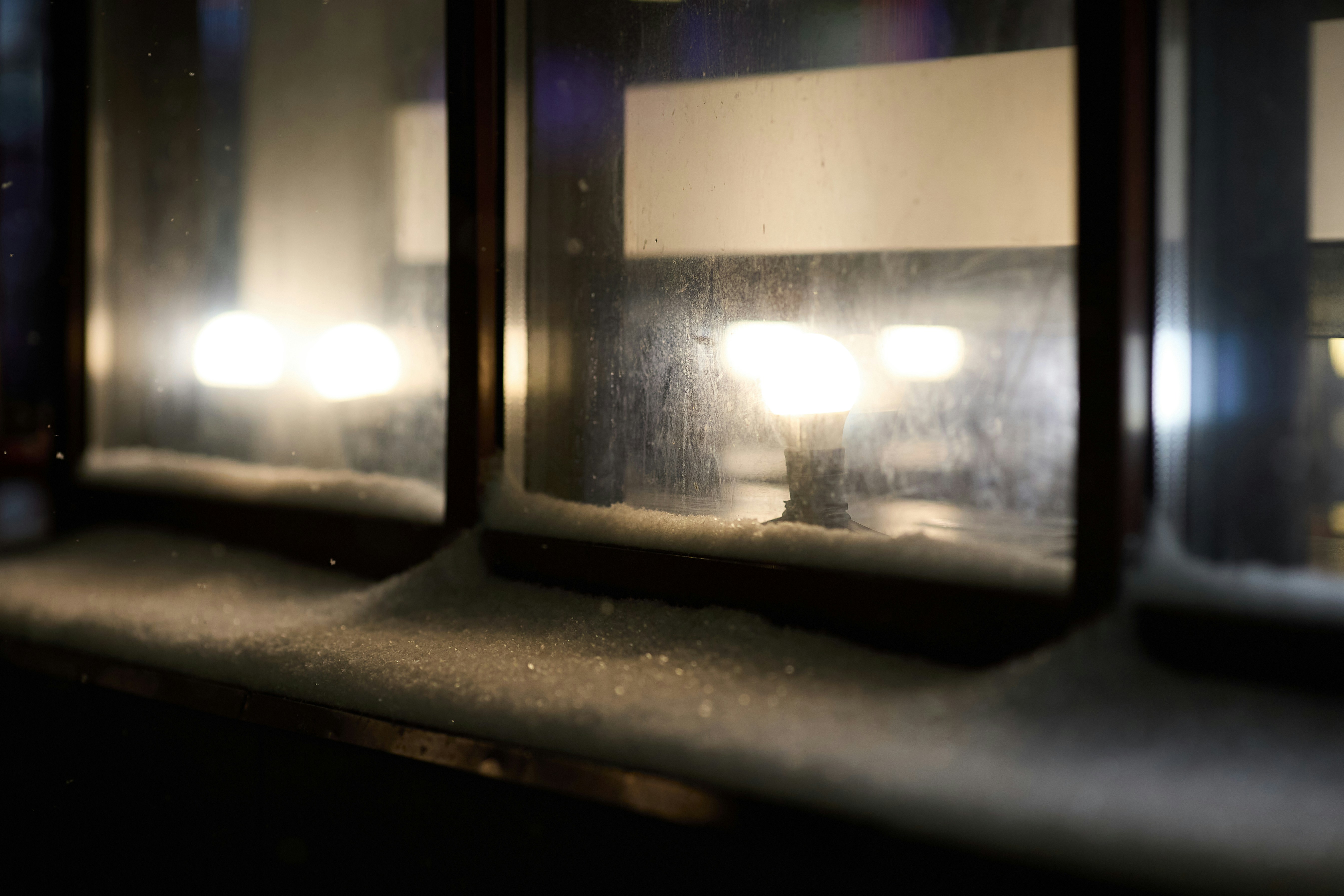 Night Window Light: A Quiet Rim of Neon Within the Studio Glass
