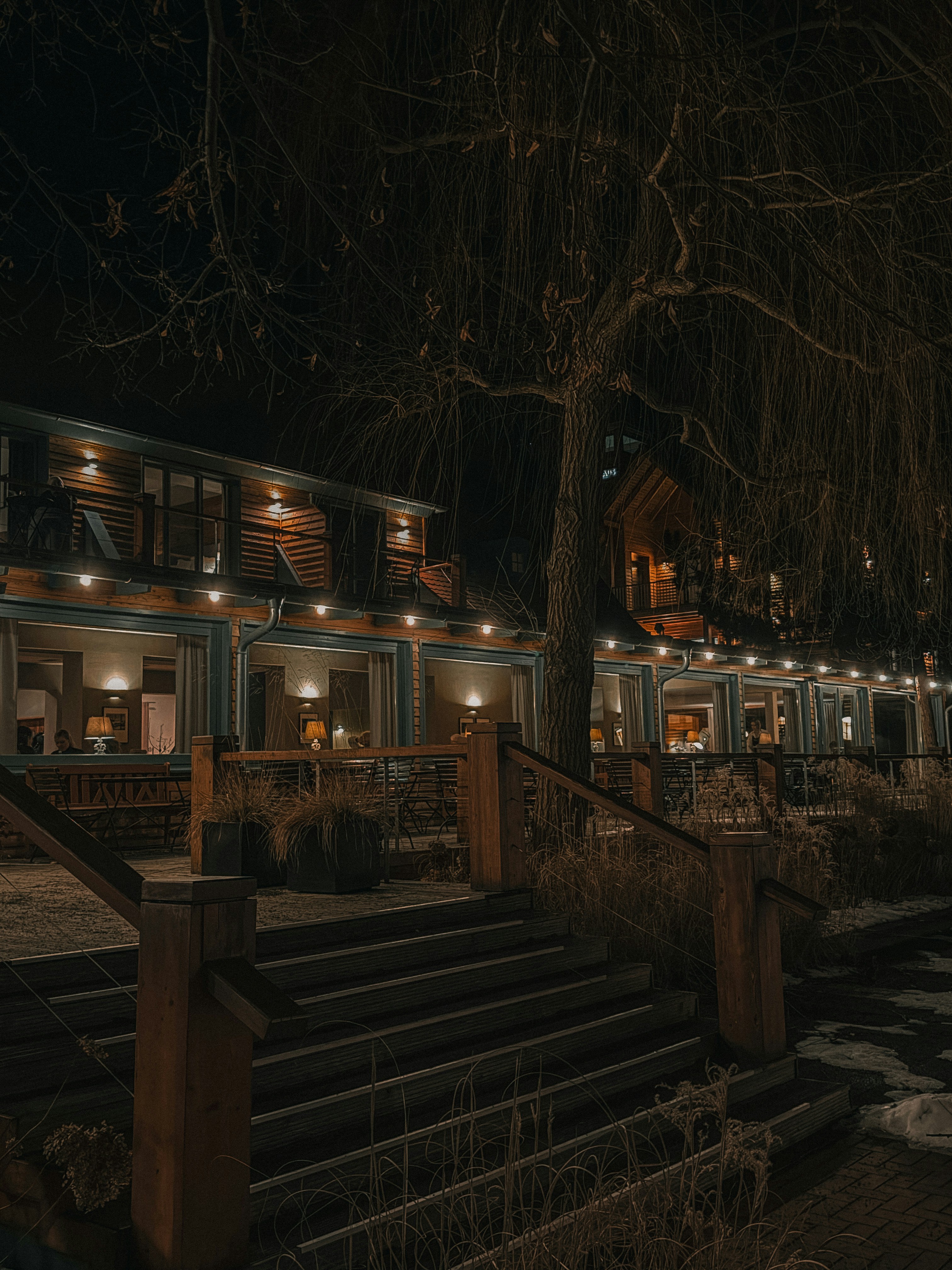 Night Lanterns Illuminate a Cozy Lakeside Inn