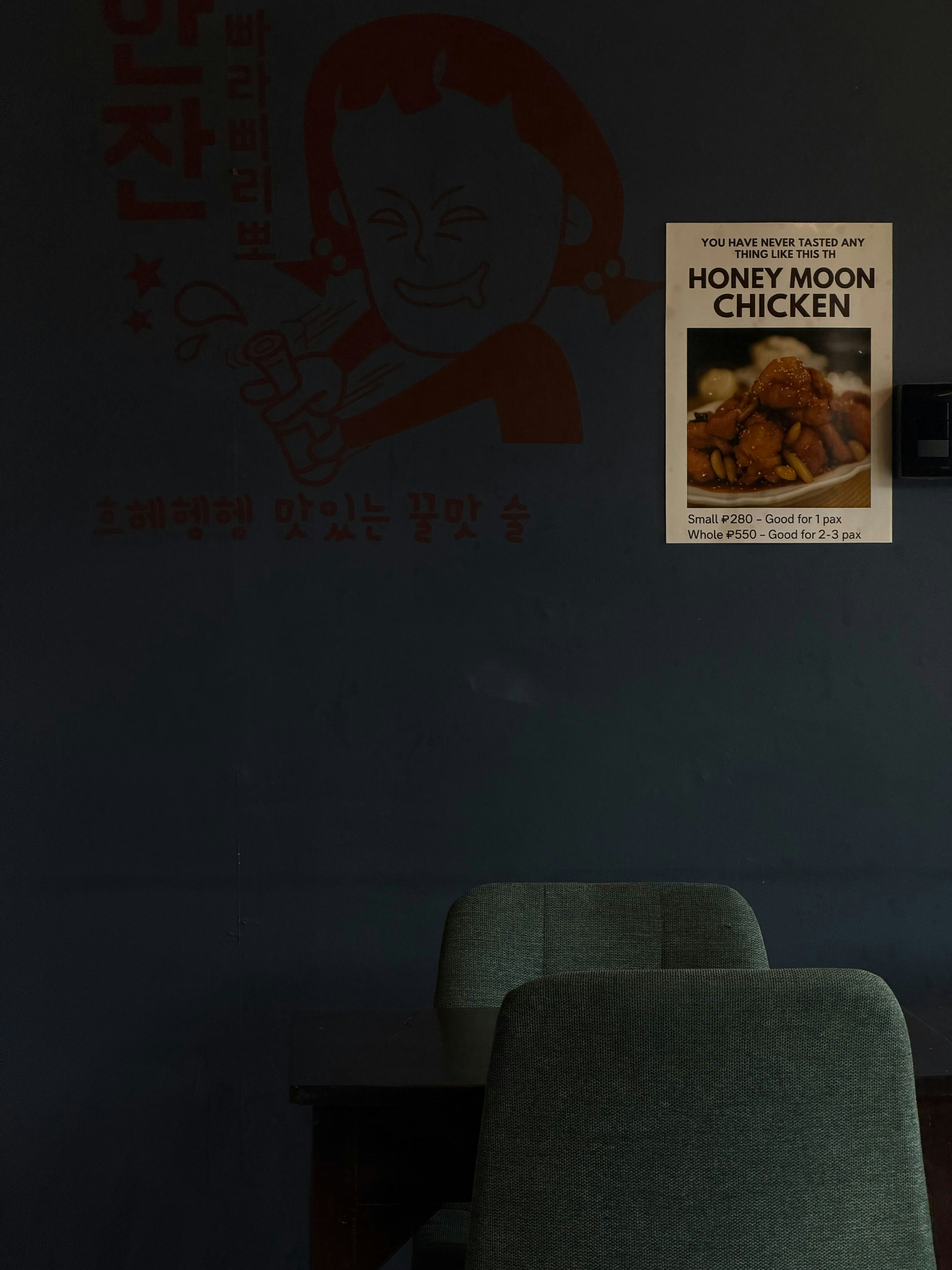 Lonely Corner: A Quiet Dinner Lounge Under Soft Moonlight