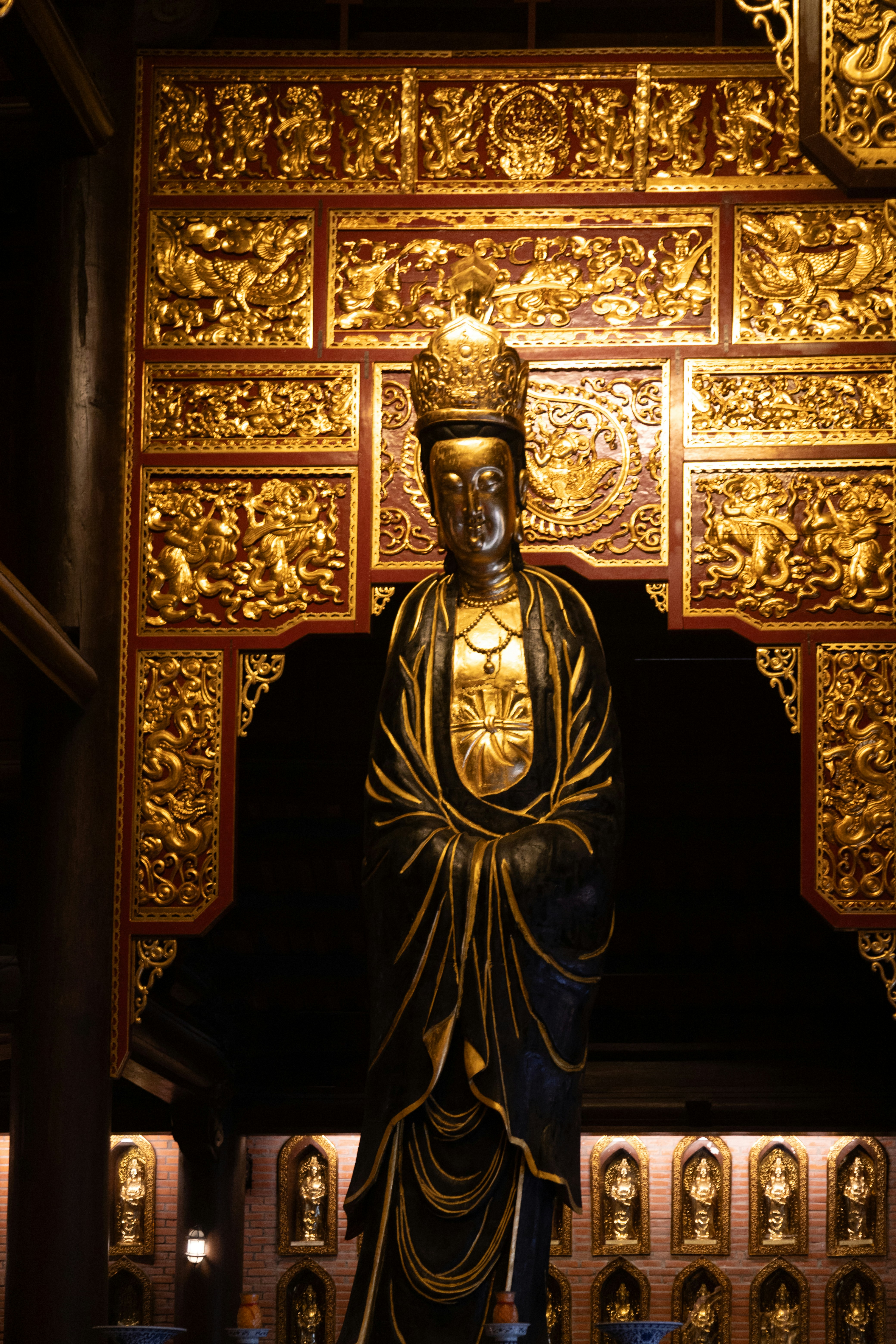 Golden Reclining Goddess: A Shrine Guardian Amid Intricate Carvings