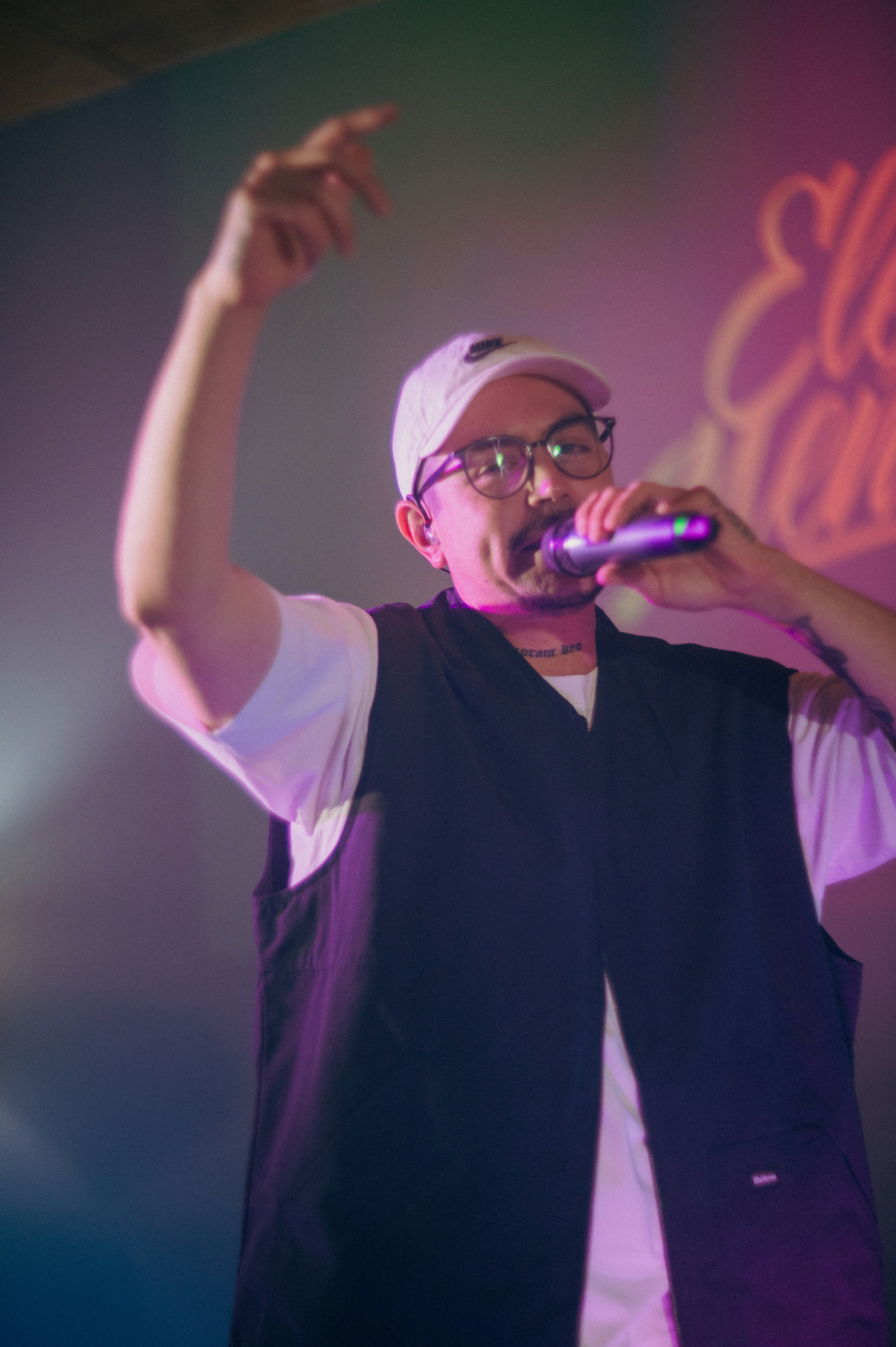 Microphone Pulse: A Live Moment with Neon Haze