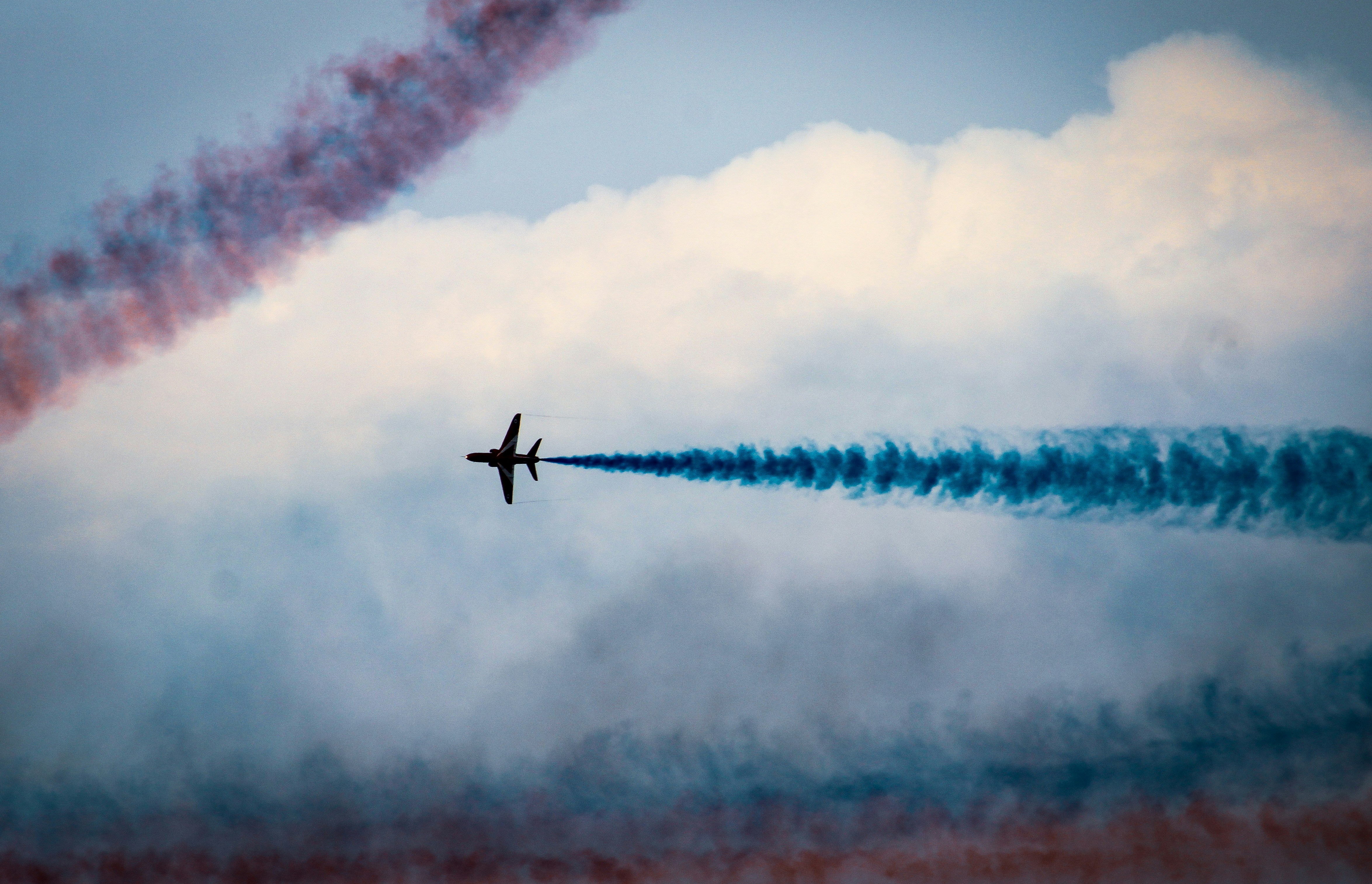 Contrails in Harmony: A Lone Jet Traces Color Across the Sky