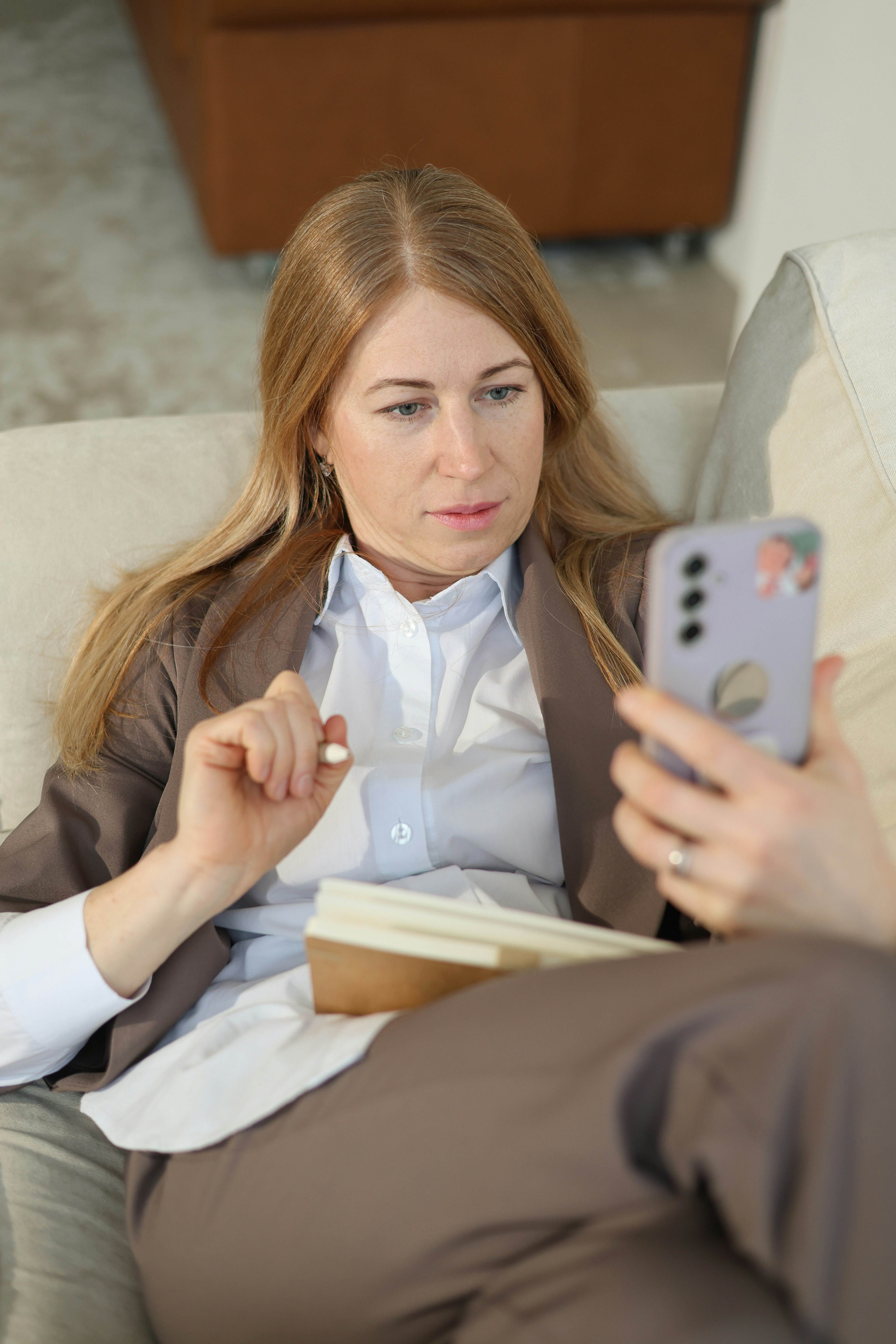 Focused Fingers and a Faceted Glance: A Casual Interview with a Phone