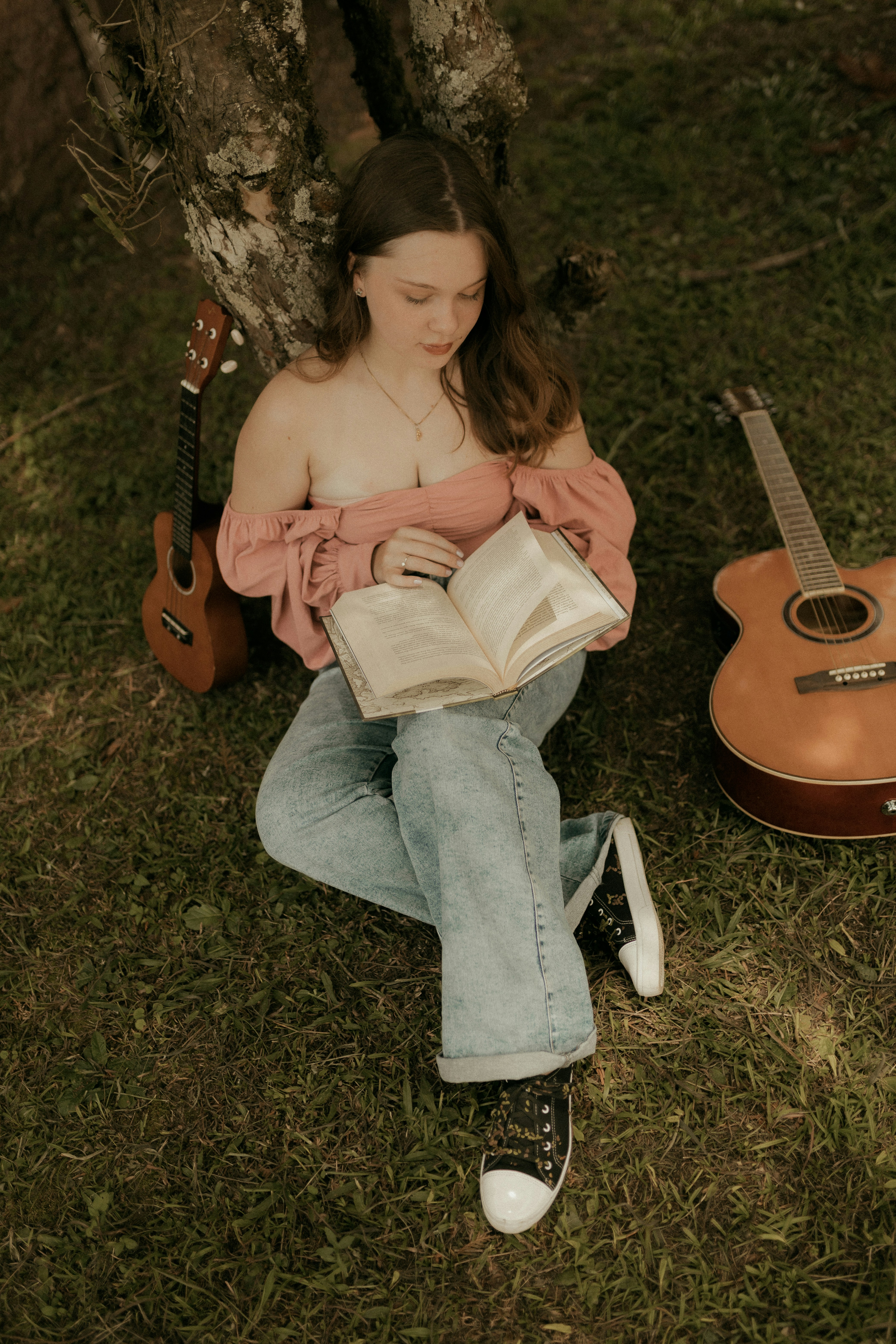 Reader under the Tree: Acoustic Moments