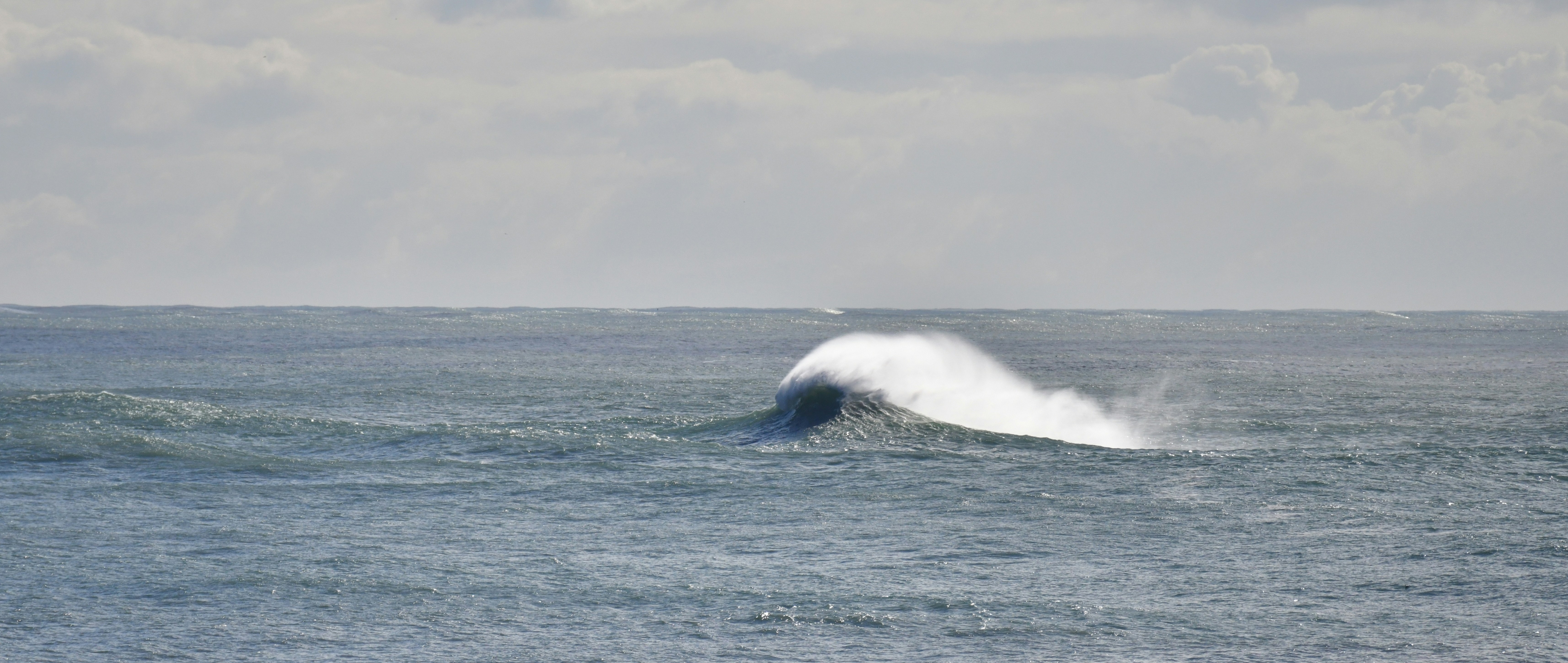 Cresting Atlantic Tube: A Quiet Break on Wide Seas