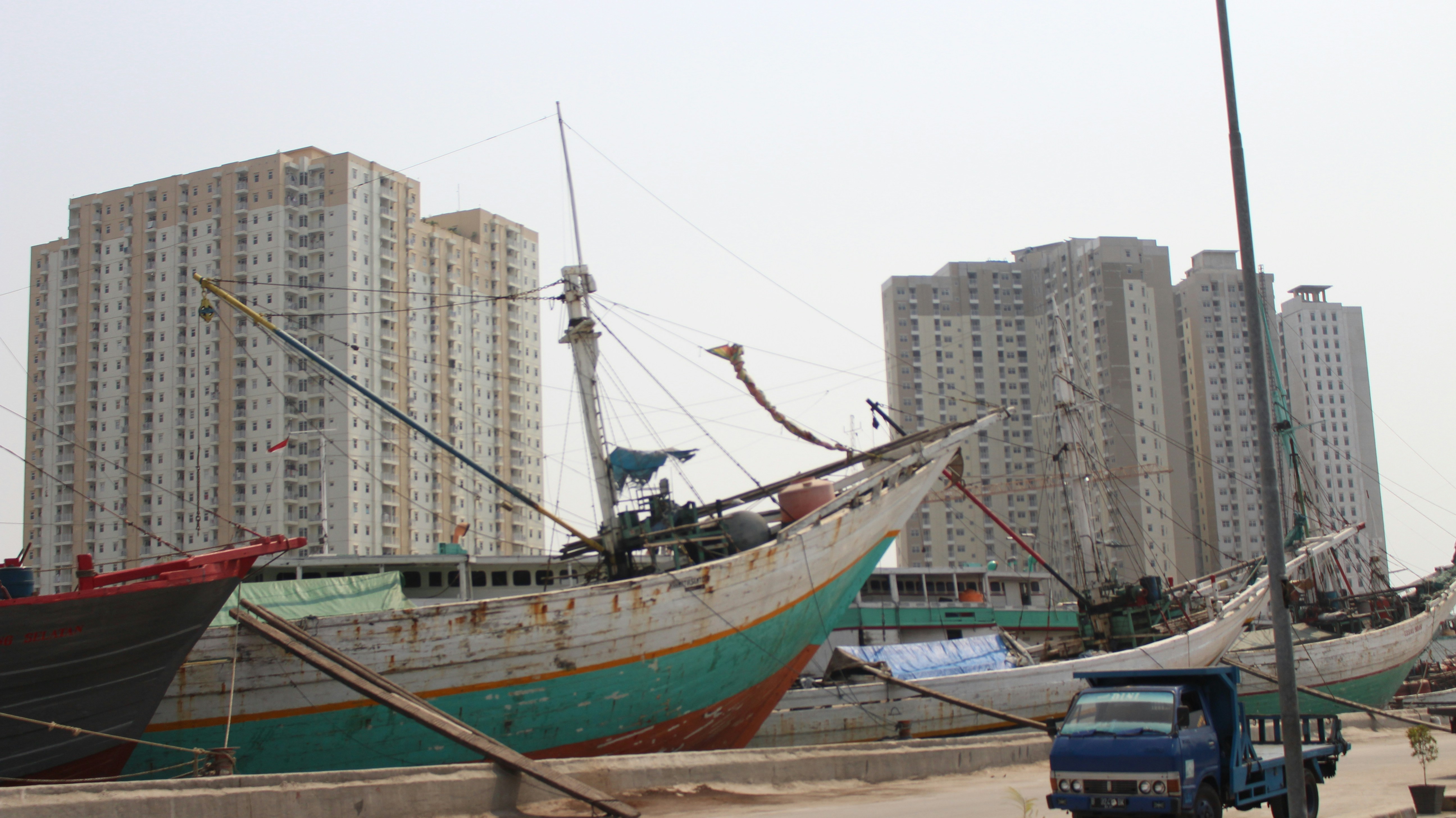 Marina in Rust and Rustling Ropes