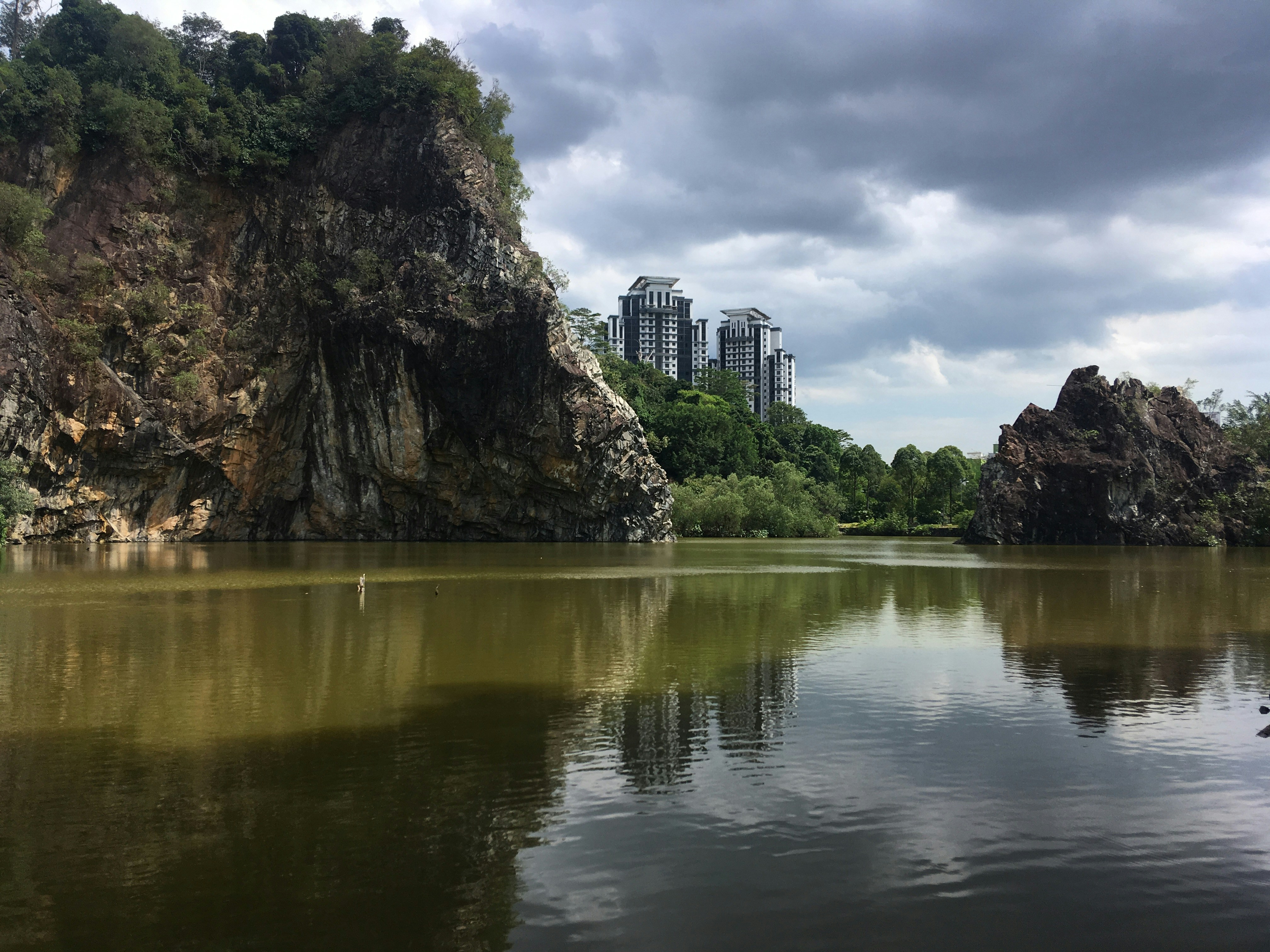 Rocks, Water, and Skyscrapers: A Quiet Convergence by the River