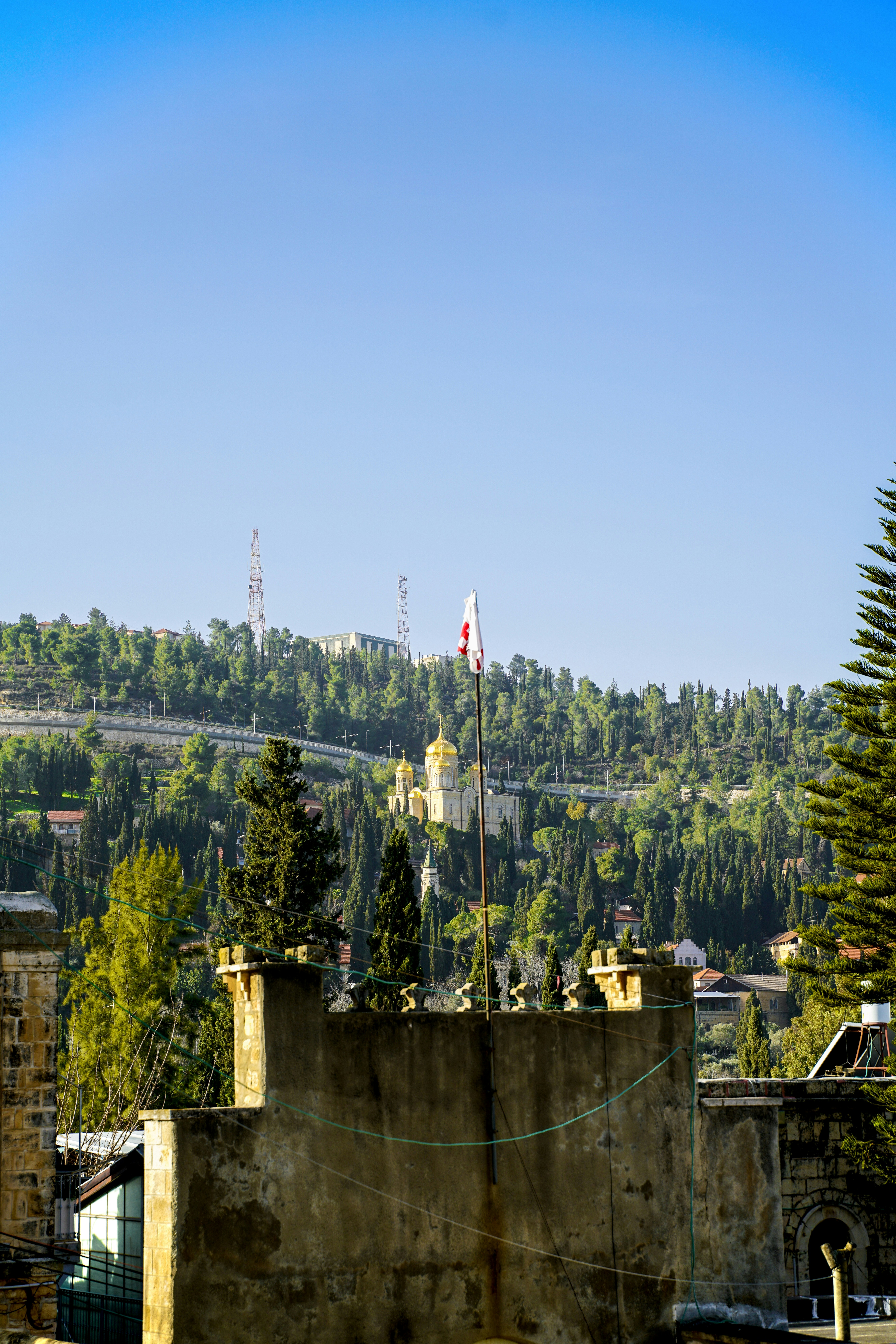 Flag Overlook: A Street-level View of Hilltop Monuments