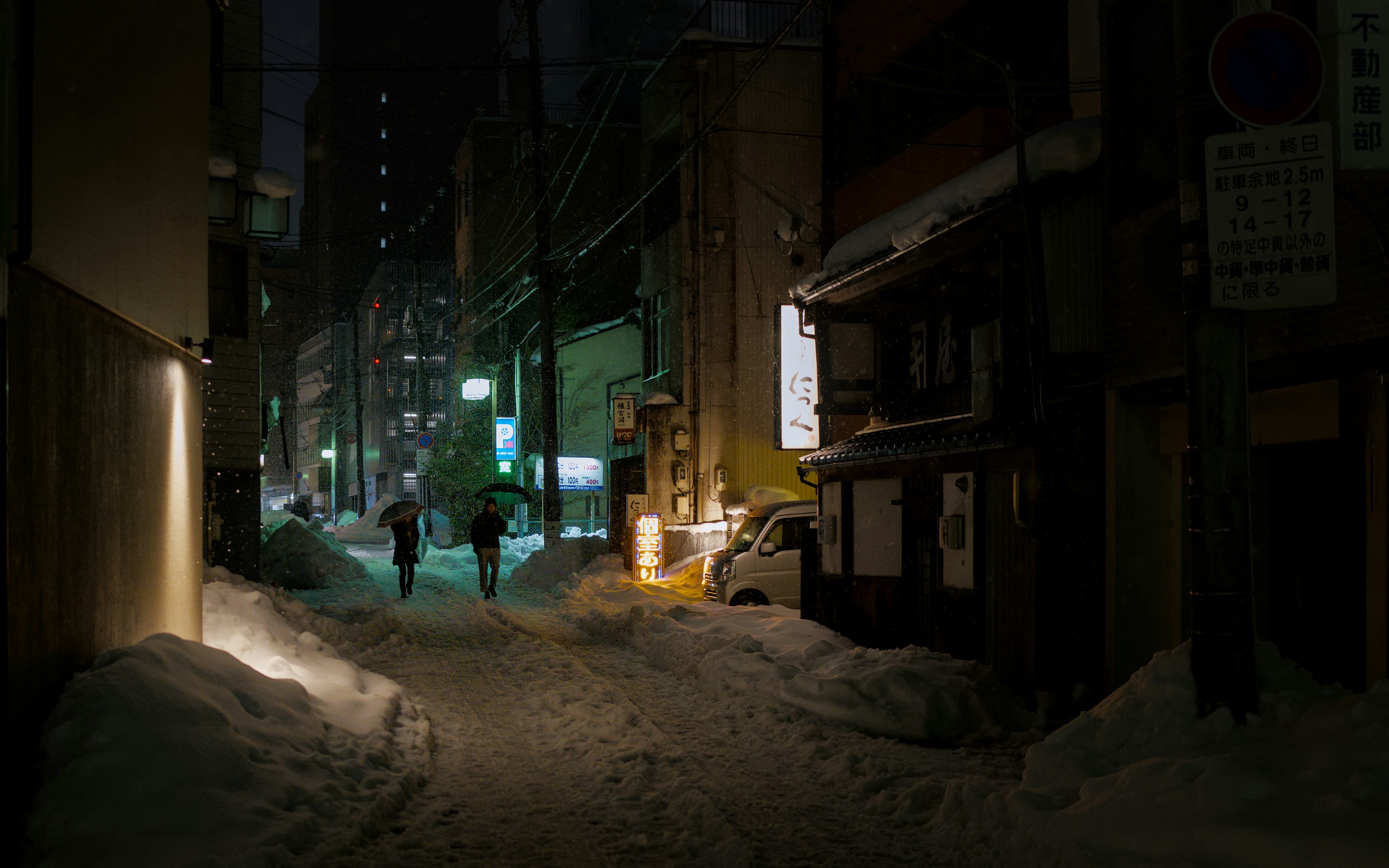 Night Snow Walk: Neon Light and Footprints in a Narrow Alley