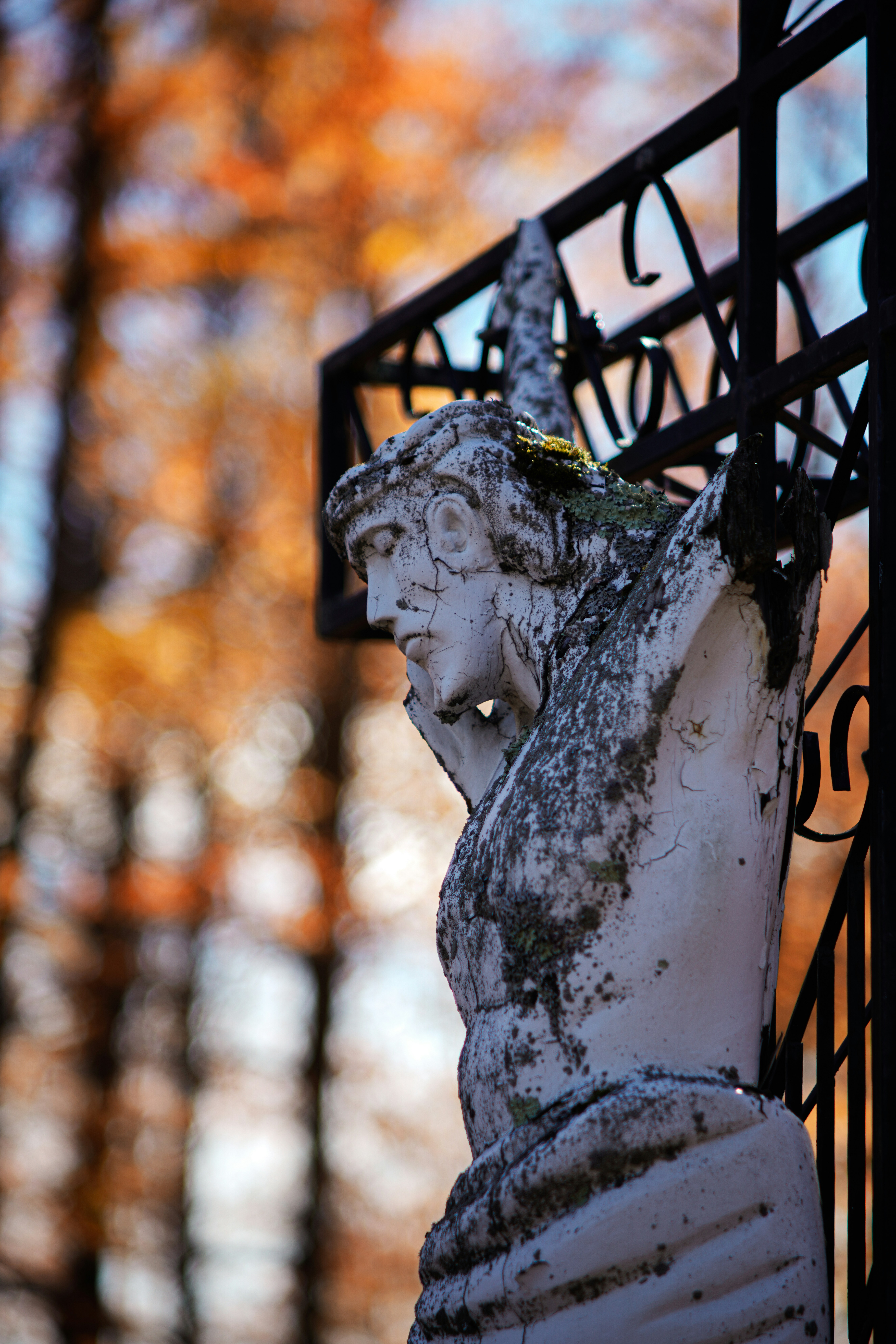 Weathered statue of jesus on a cross photo – Free Autumn Image on Unsplash