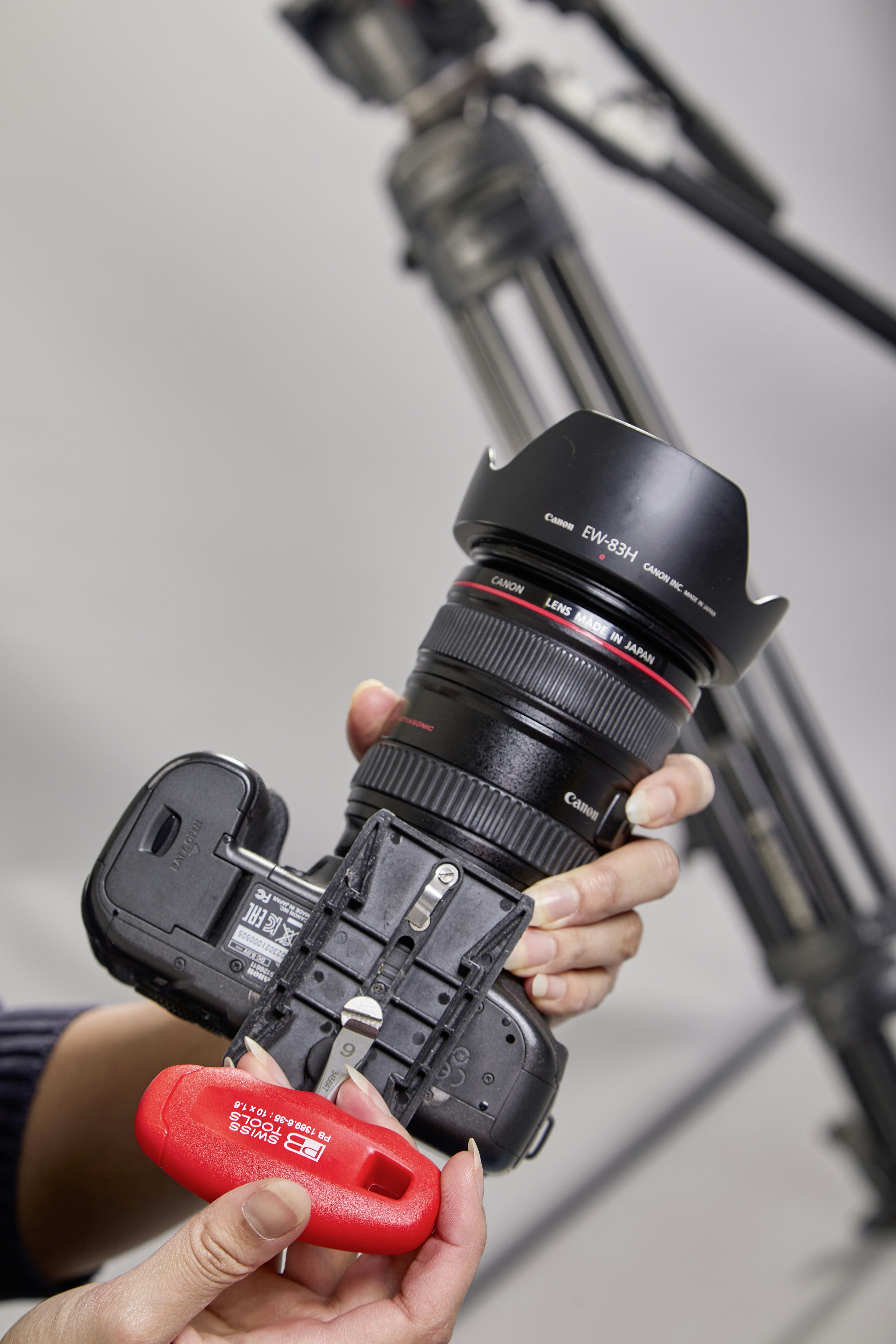 In-Hand Lens: A Pro’s Grip on a Canon Rig