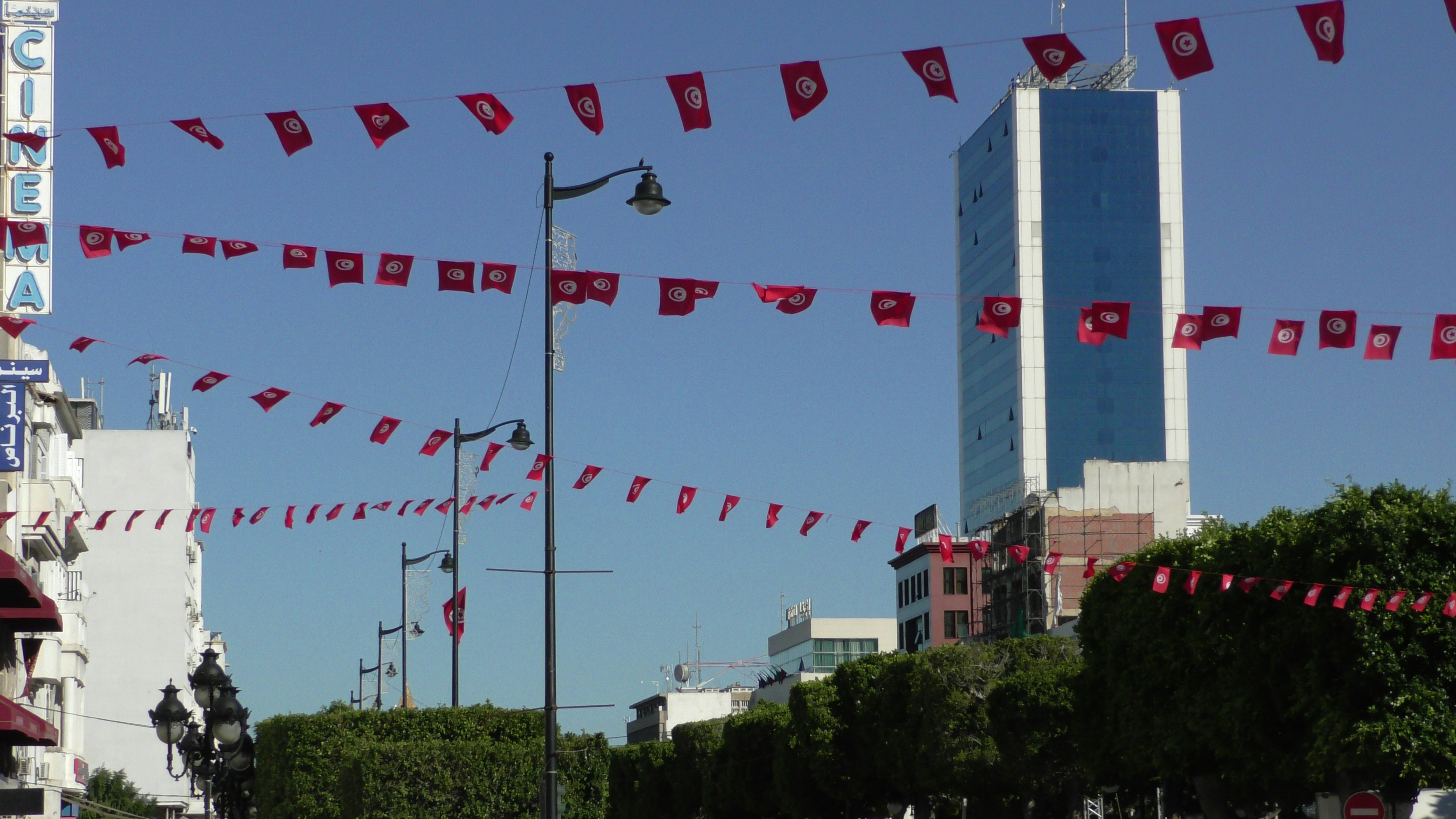 Flags over the avenue: a Tunisian cityscape under stringed banners