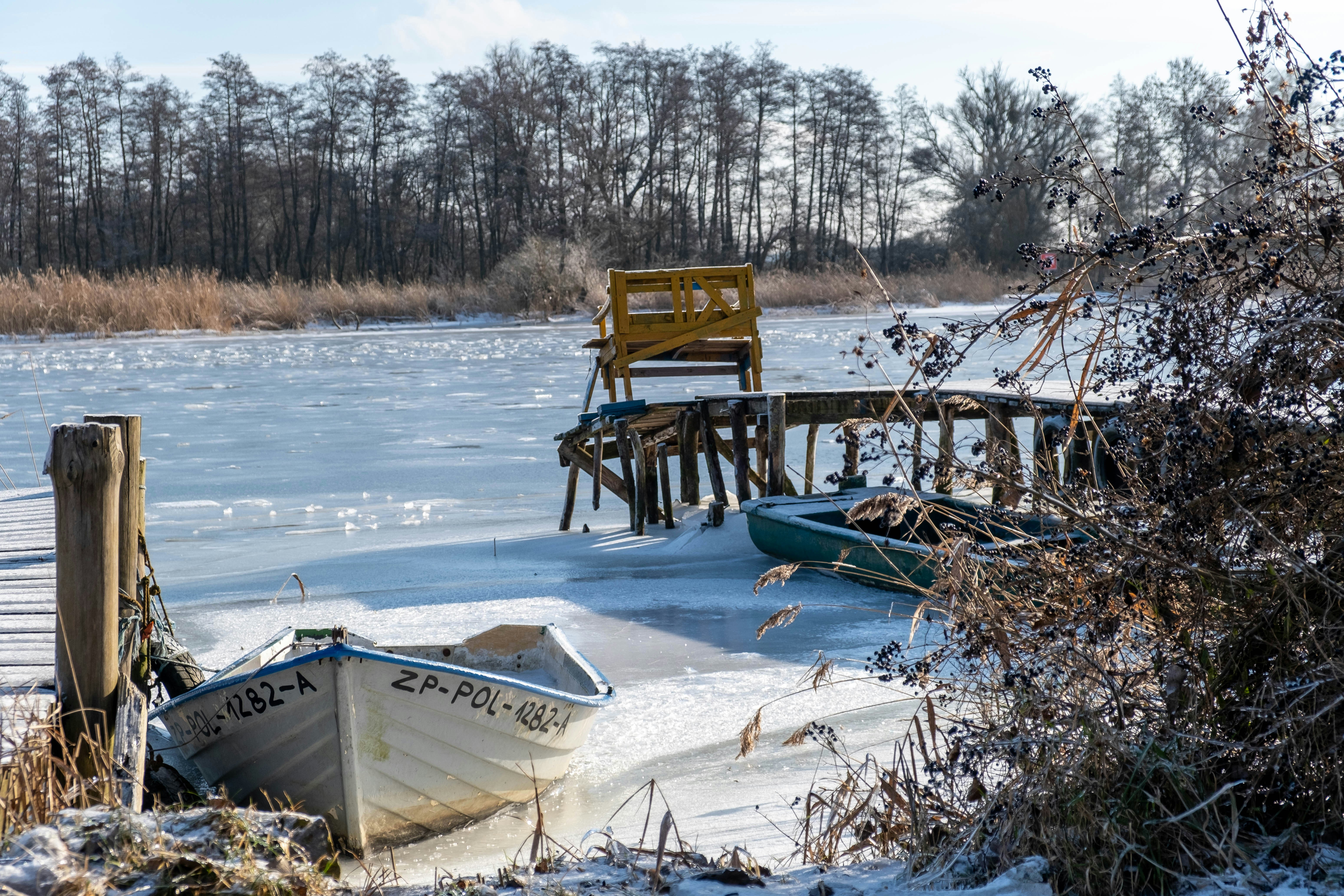 Frozen Dockside Quiet: A Yellow Bench Above the Icy Pier