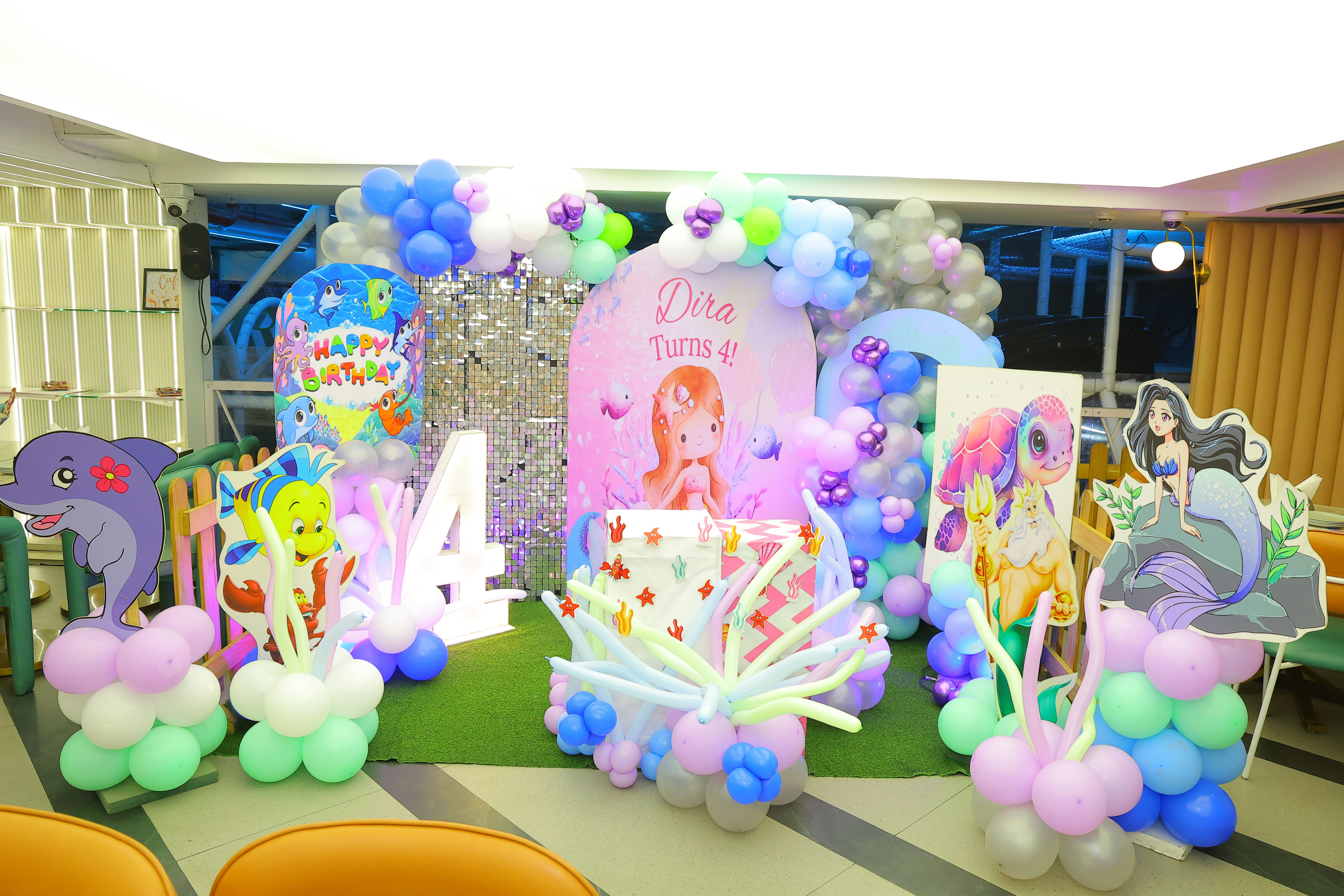 Dora-Themed Birthday Spectacle with Balloon Florals and Charms