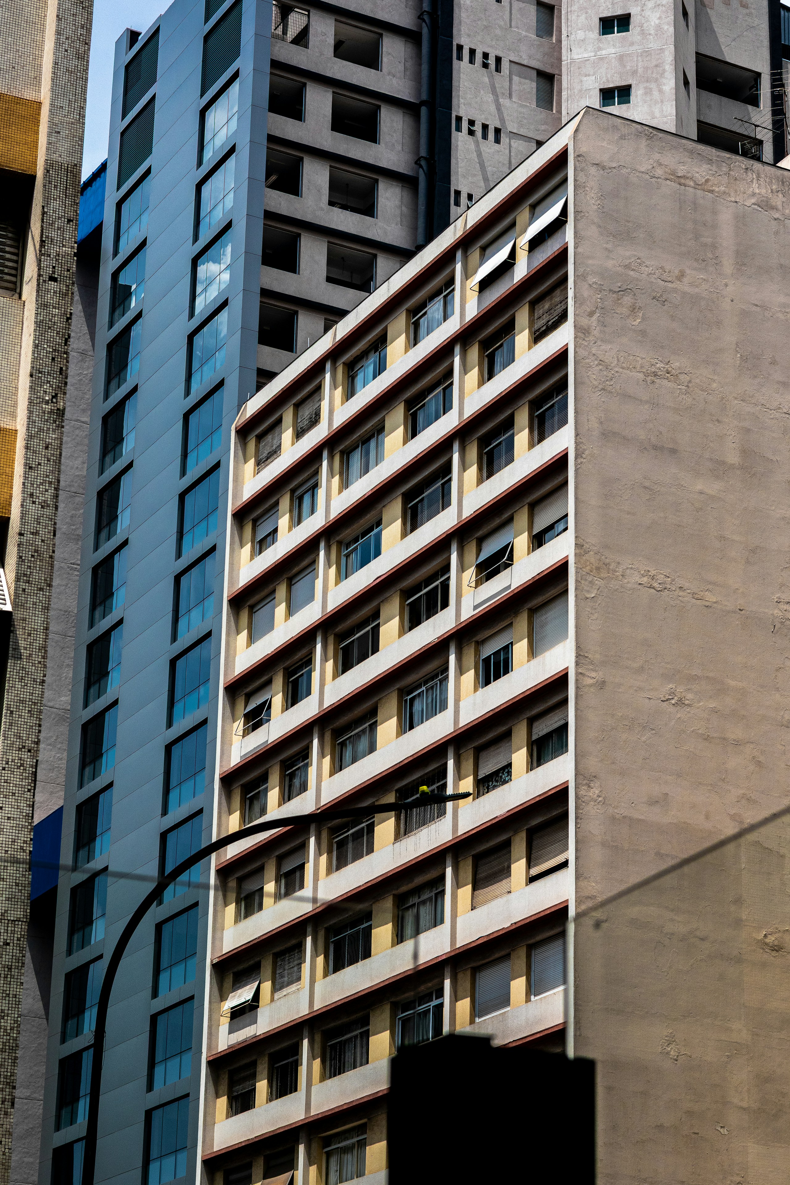 Vertical City: A Portrait of Edges and Angles Between Towers