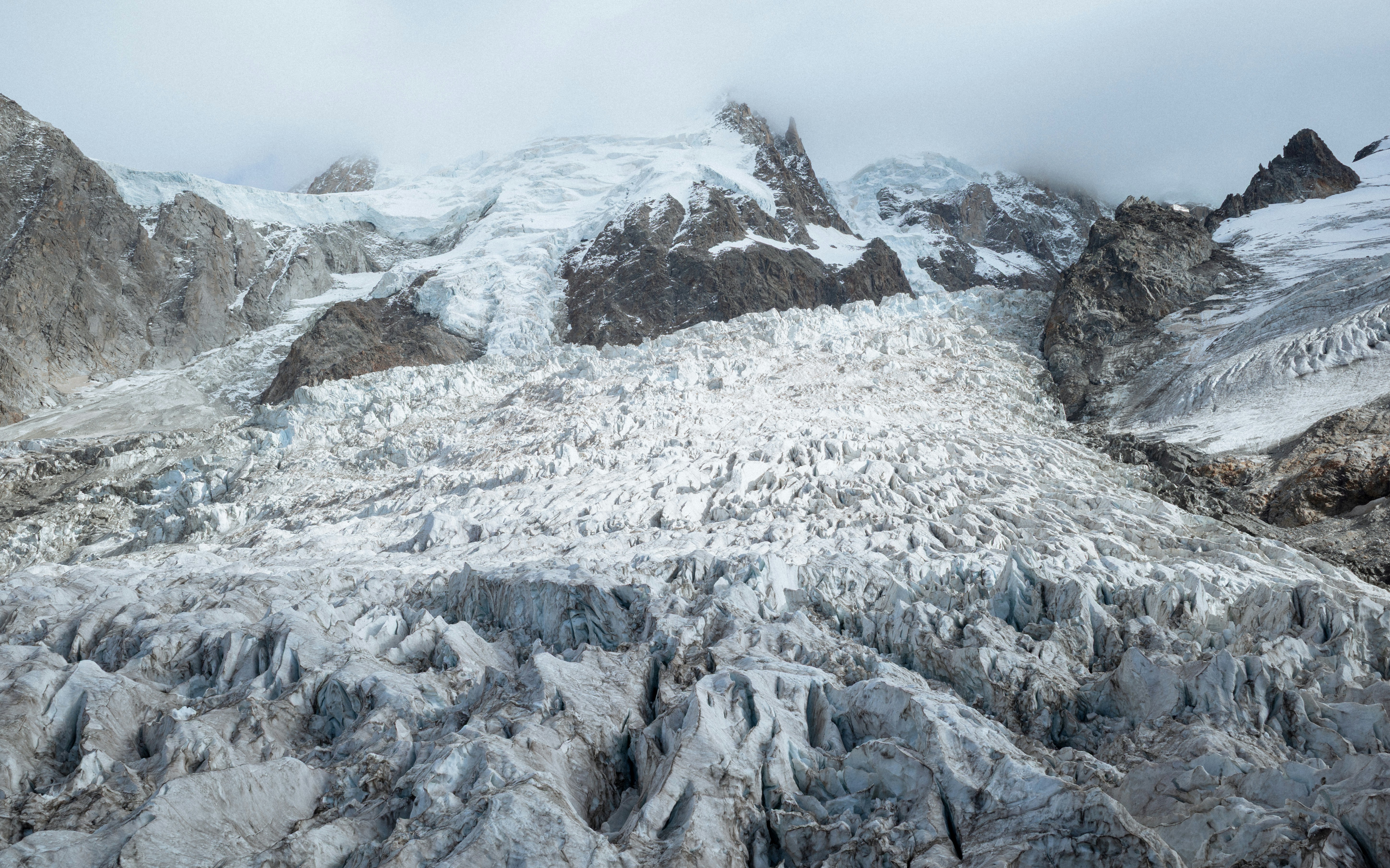 Glacial Veins: A Taut Wake of Ice and Rock