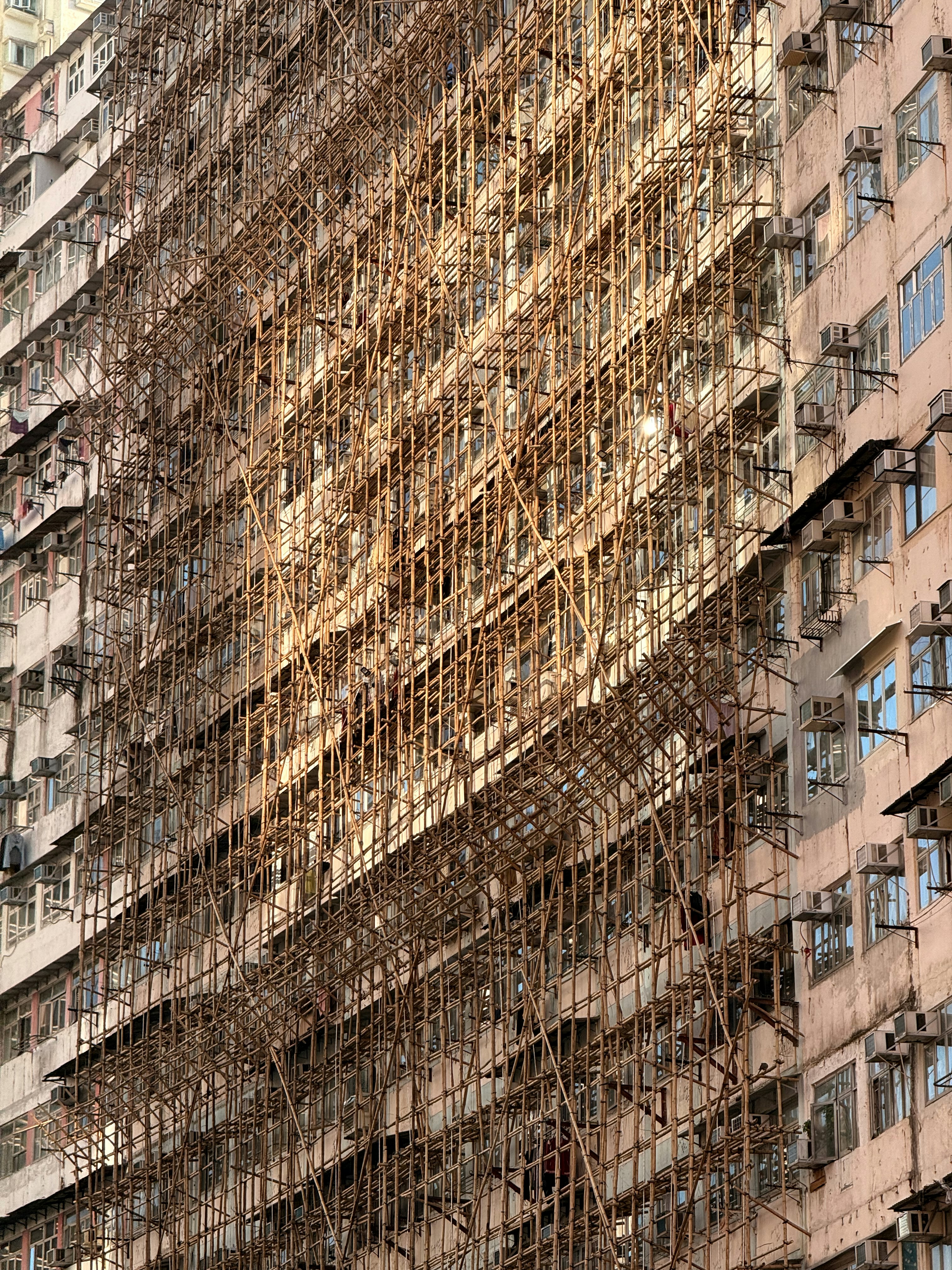 Crisscross of Steel: Urban Facade in Bursting Scaffolding