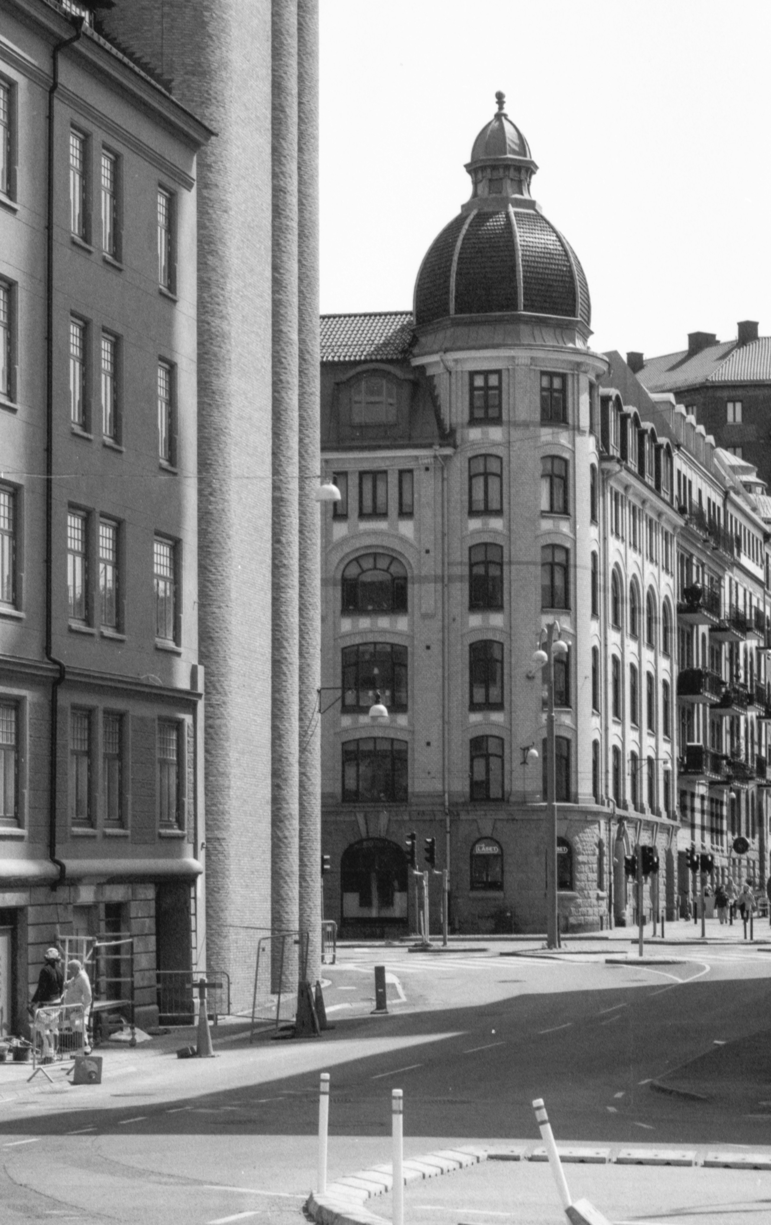Urban Facade and Dome: A Quiet Street with Classic Architecture