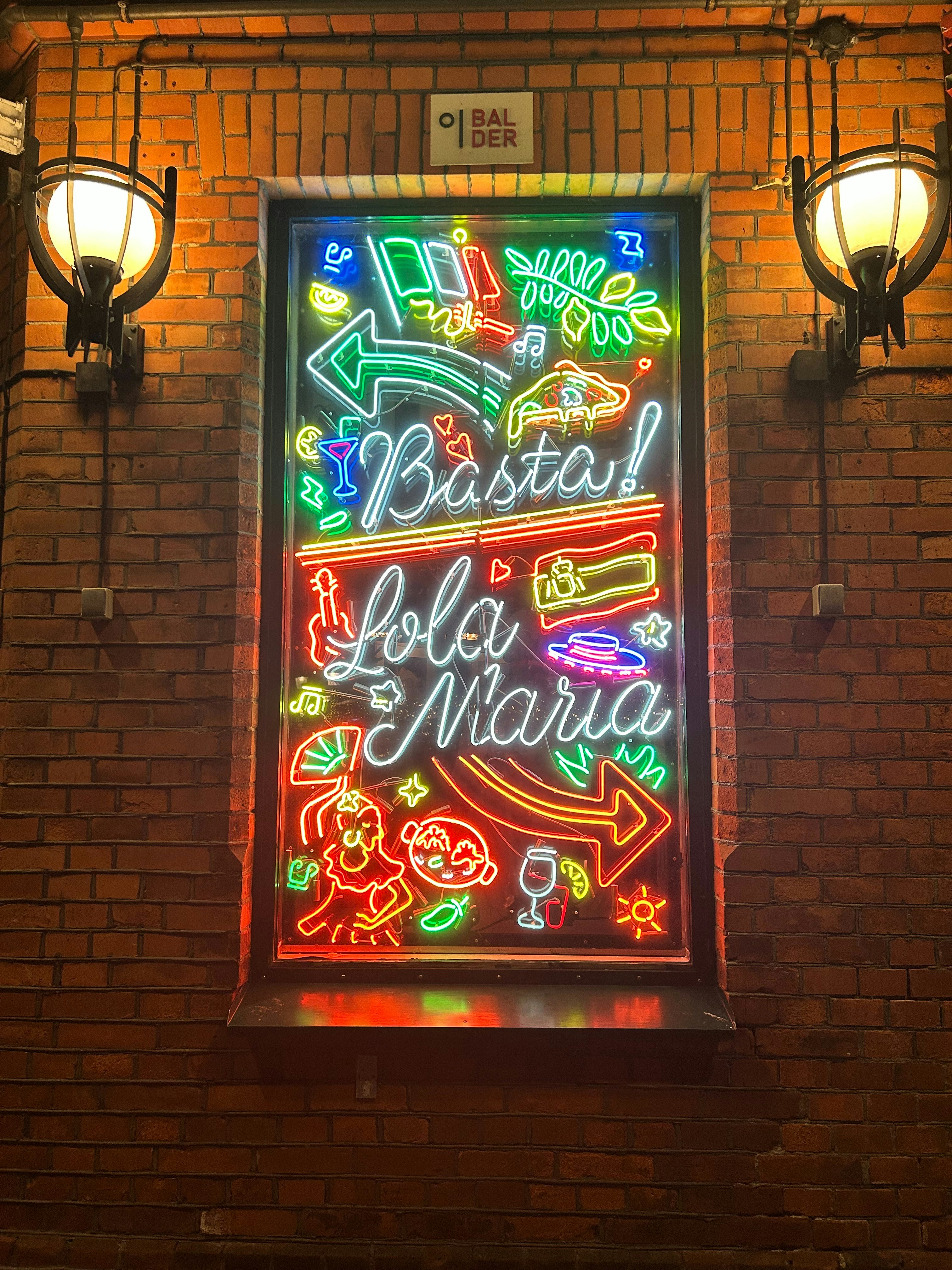 Neon Signpost to Lola Maria