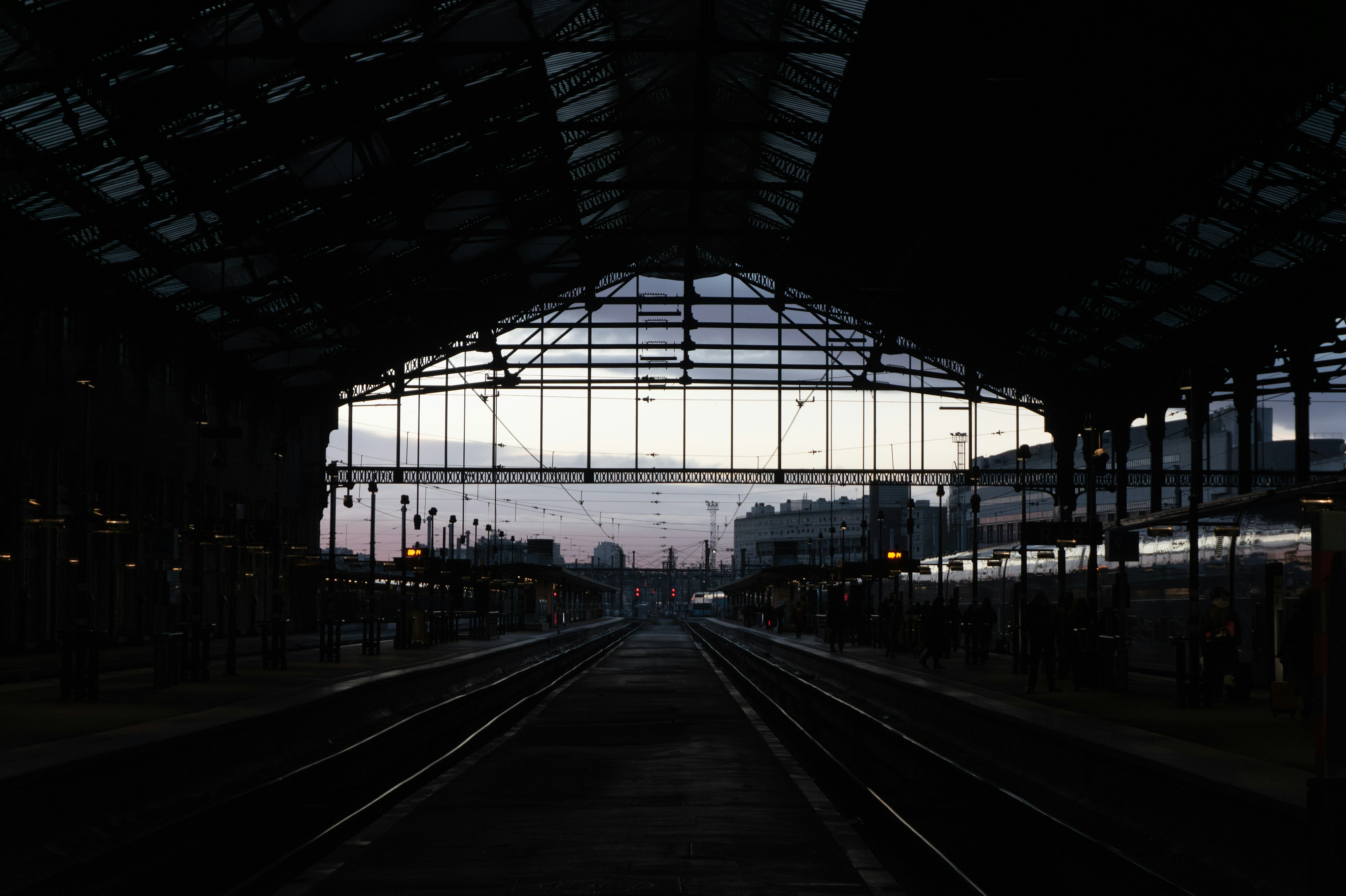 Midnight Tracks: Horizon Halved by the Glass Ceiling
