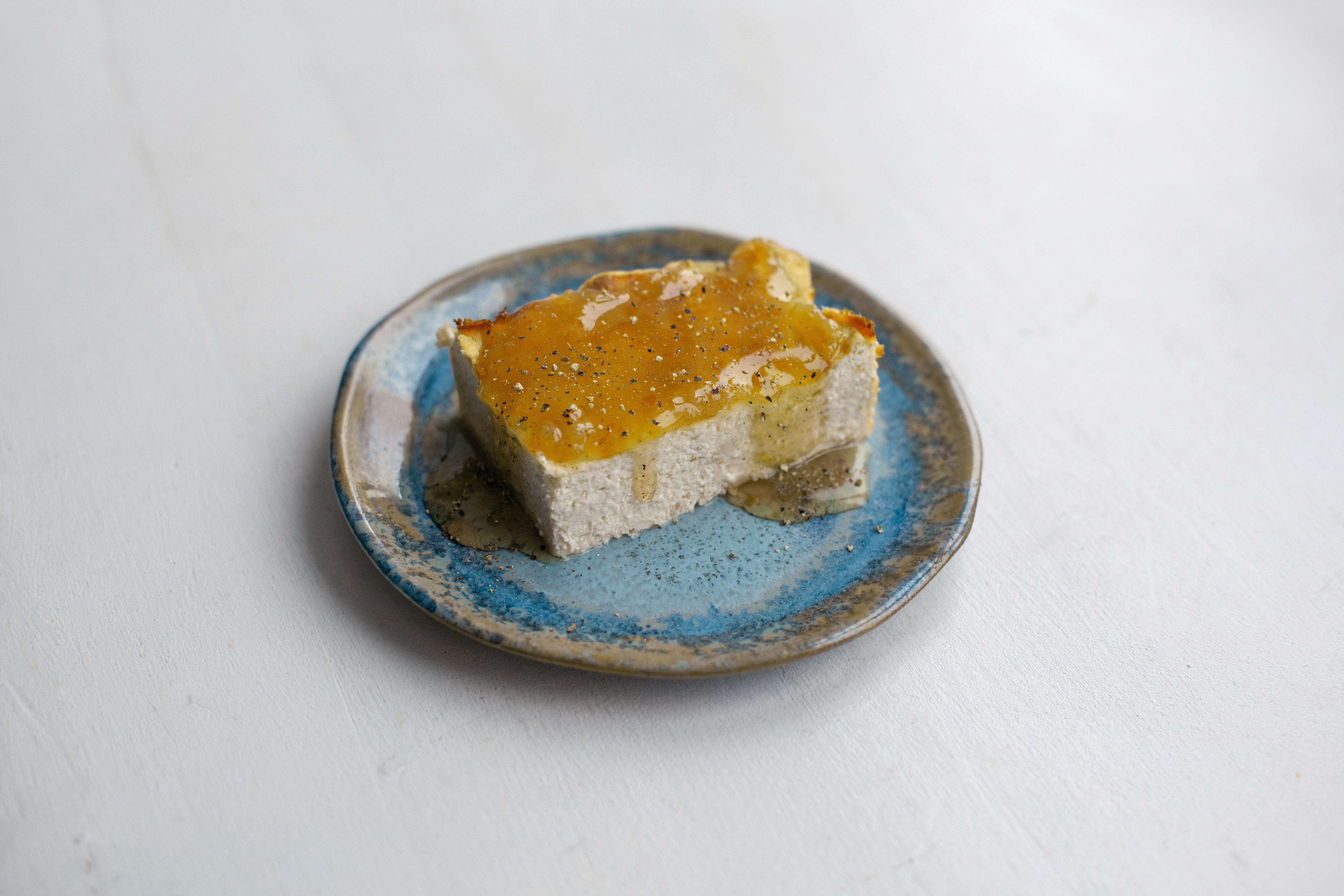Tiny Slice, Big Texture: Honey-Toasted Cake on a Minimal Plate